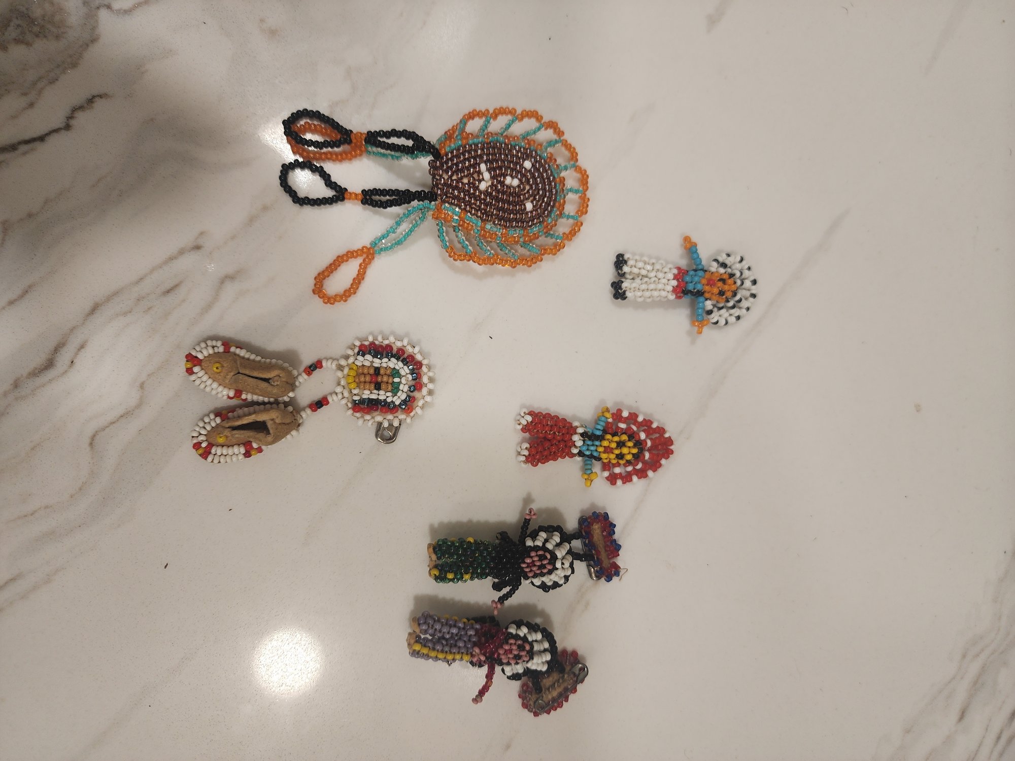 #125 LOT OF NATIVE AMERICAN BEADED PINS #9028 | Auctionninja.com