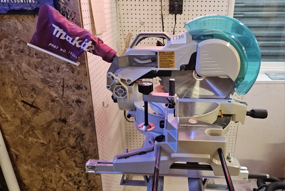 Nearly New Radial Mitre Cut Chop Saw By Makita, Plus StableMate Stand ...