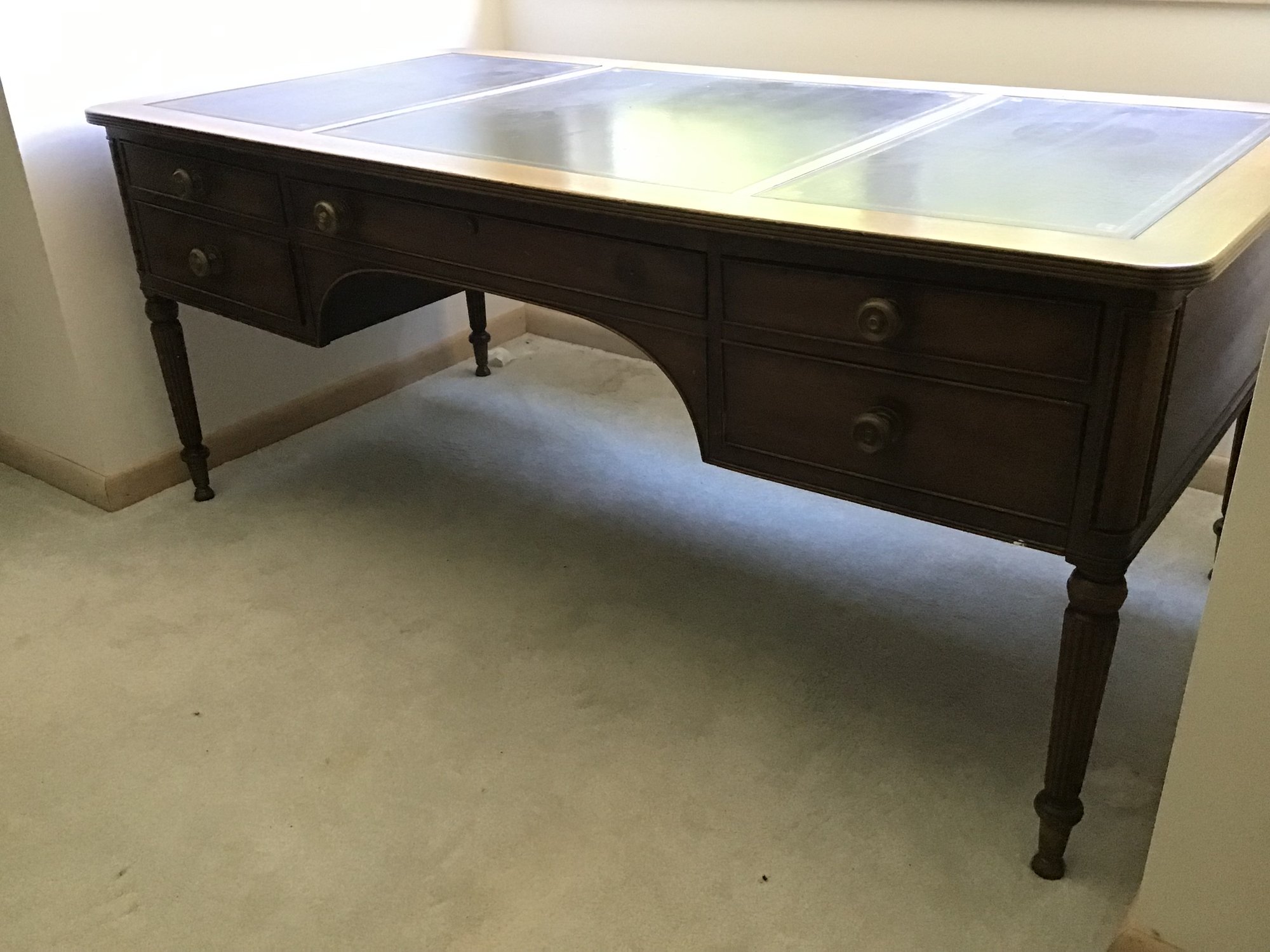 Kittinger Leather Inset Desk #3086 | Auctionninja.com