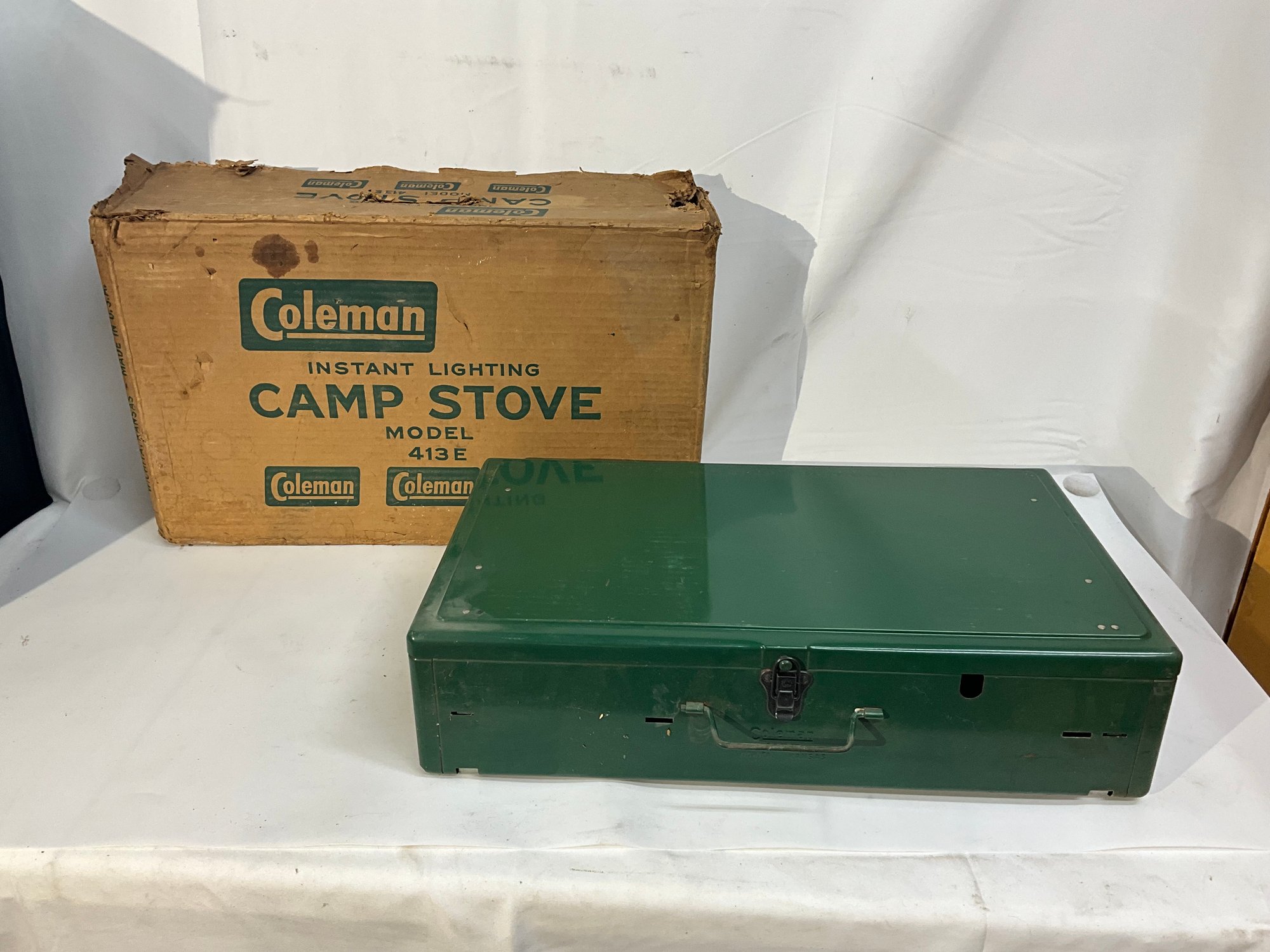 241A. Coleman Stove 413E With Box #8932 | Auctionninja.com