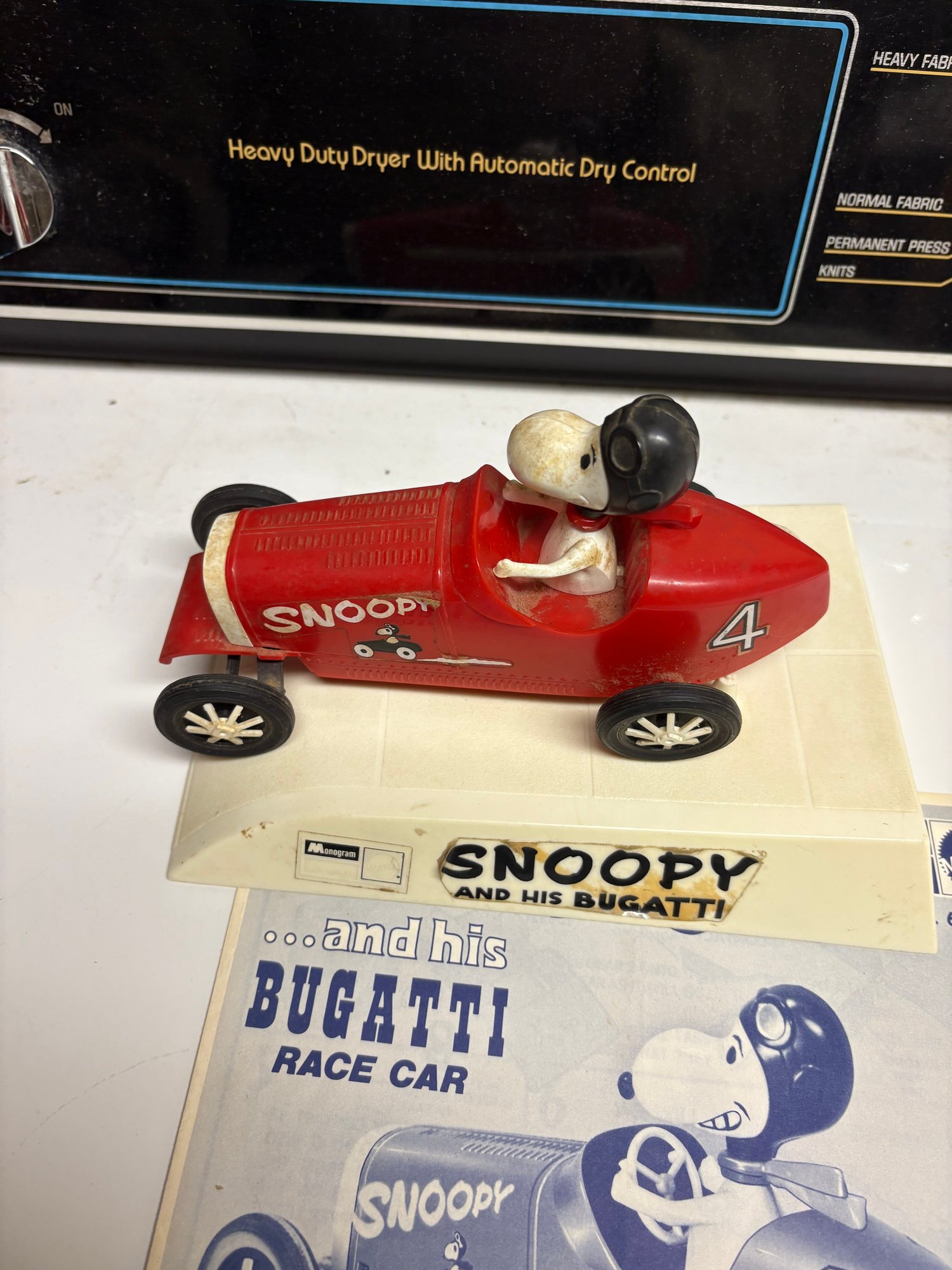 218. Snoopy Snap Together Model #10185 | Auctionninja.com