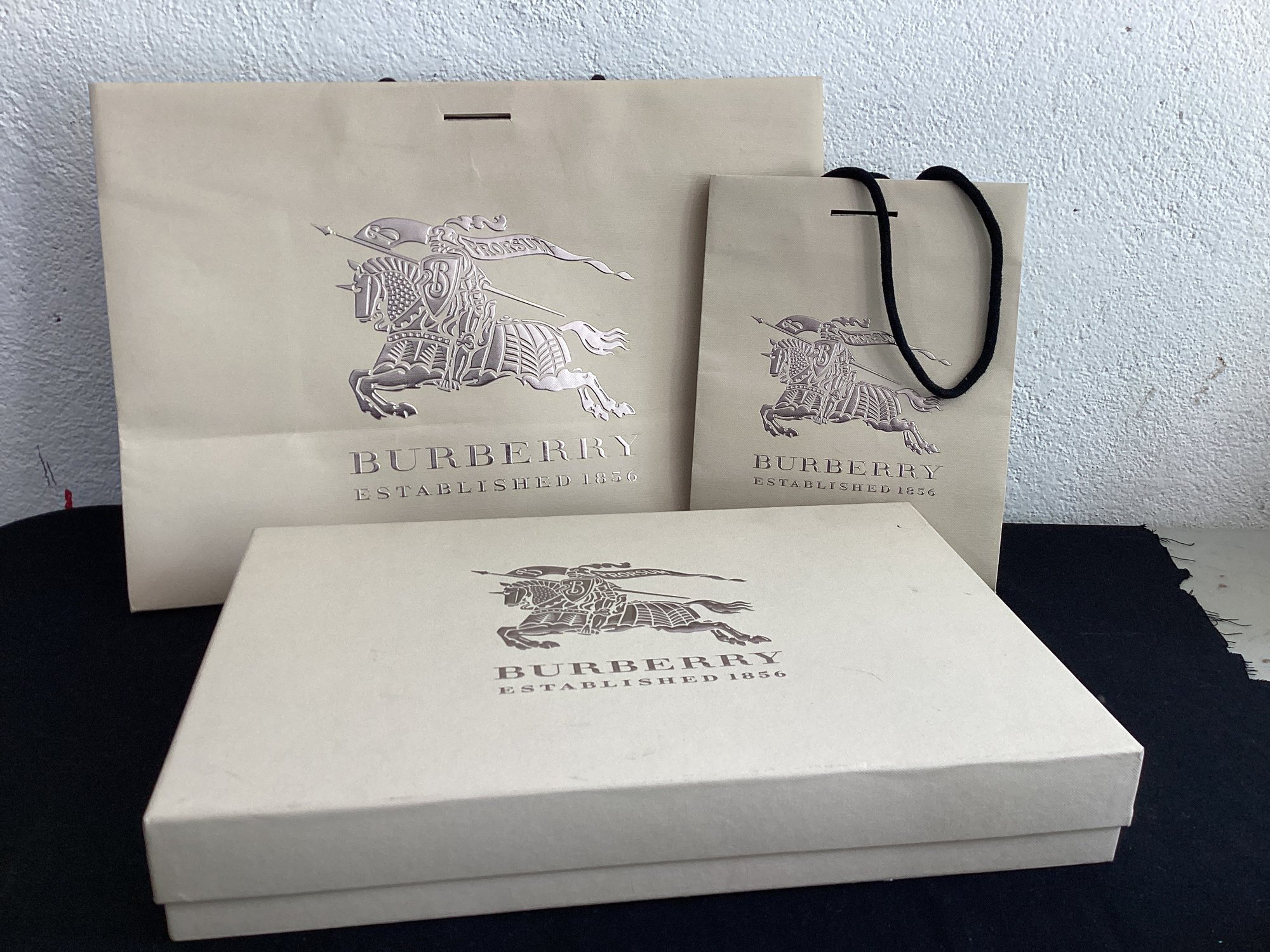 Burberry Shopping Bags And Box #14459 | Auctionninja.com