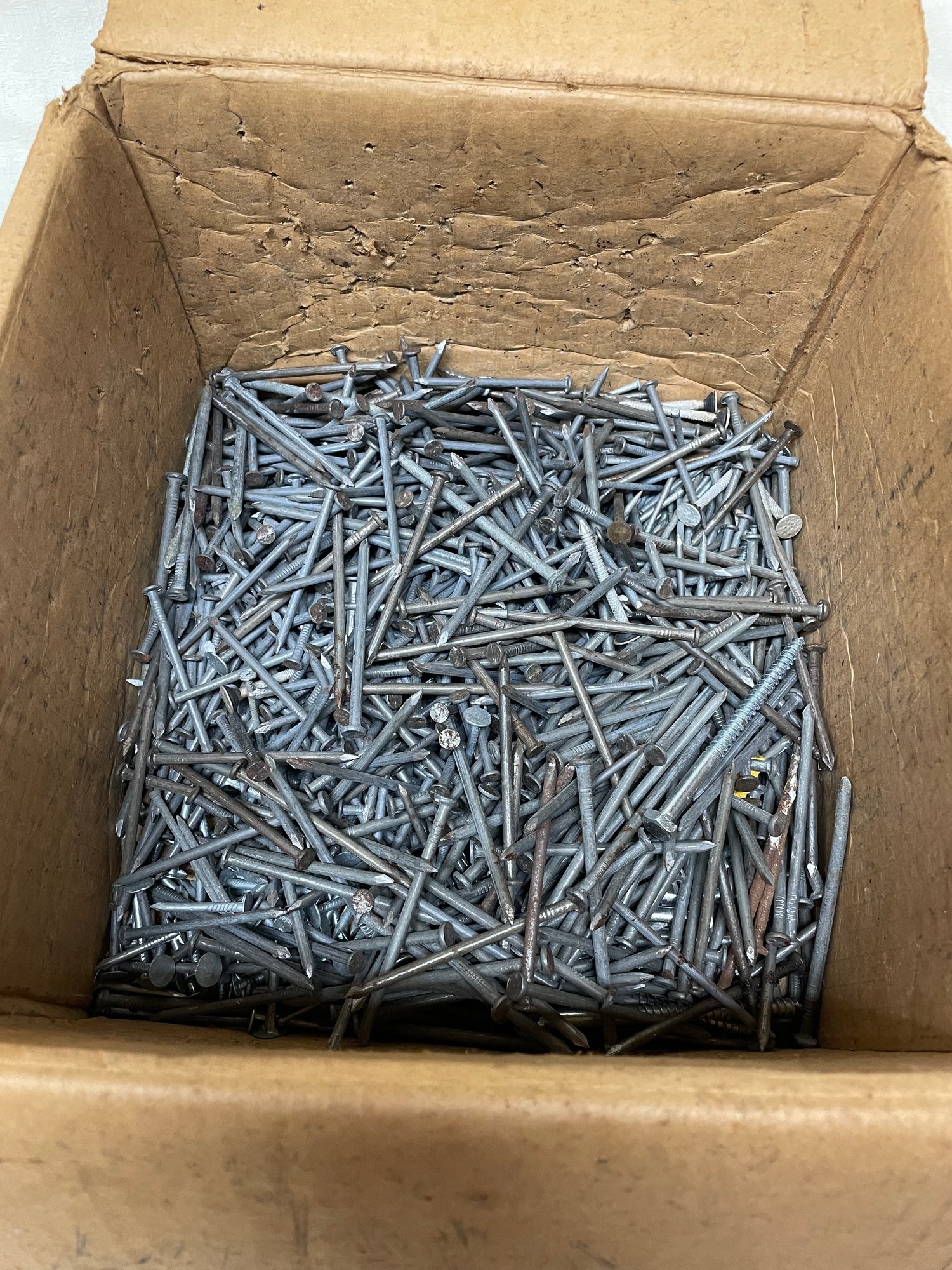 Box O' Nails #25555 | Auctionninja.com