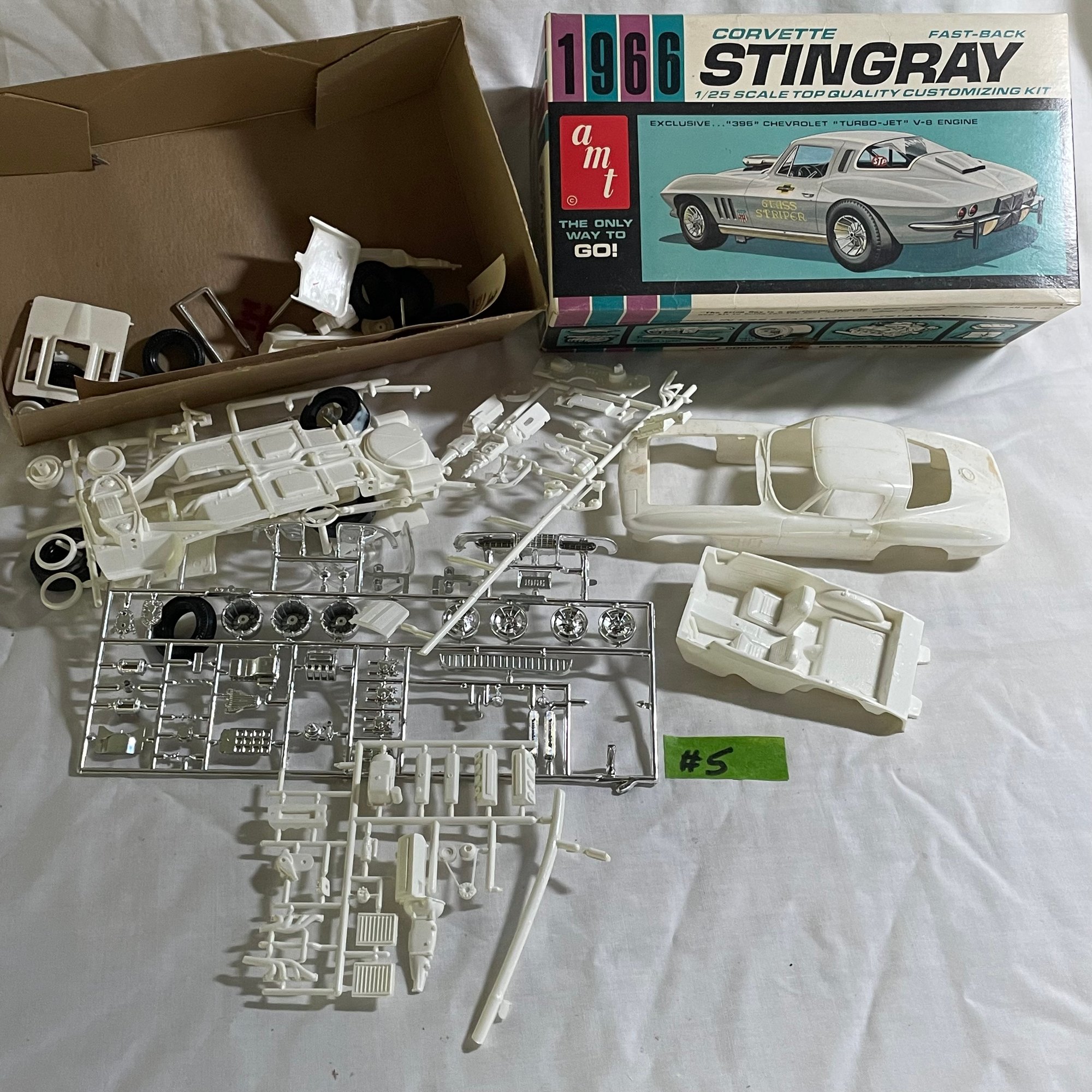 1966 Corvette Stingray Fast-Back AMT Car Model Kit - Vintage #22336 ...
