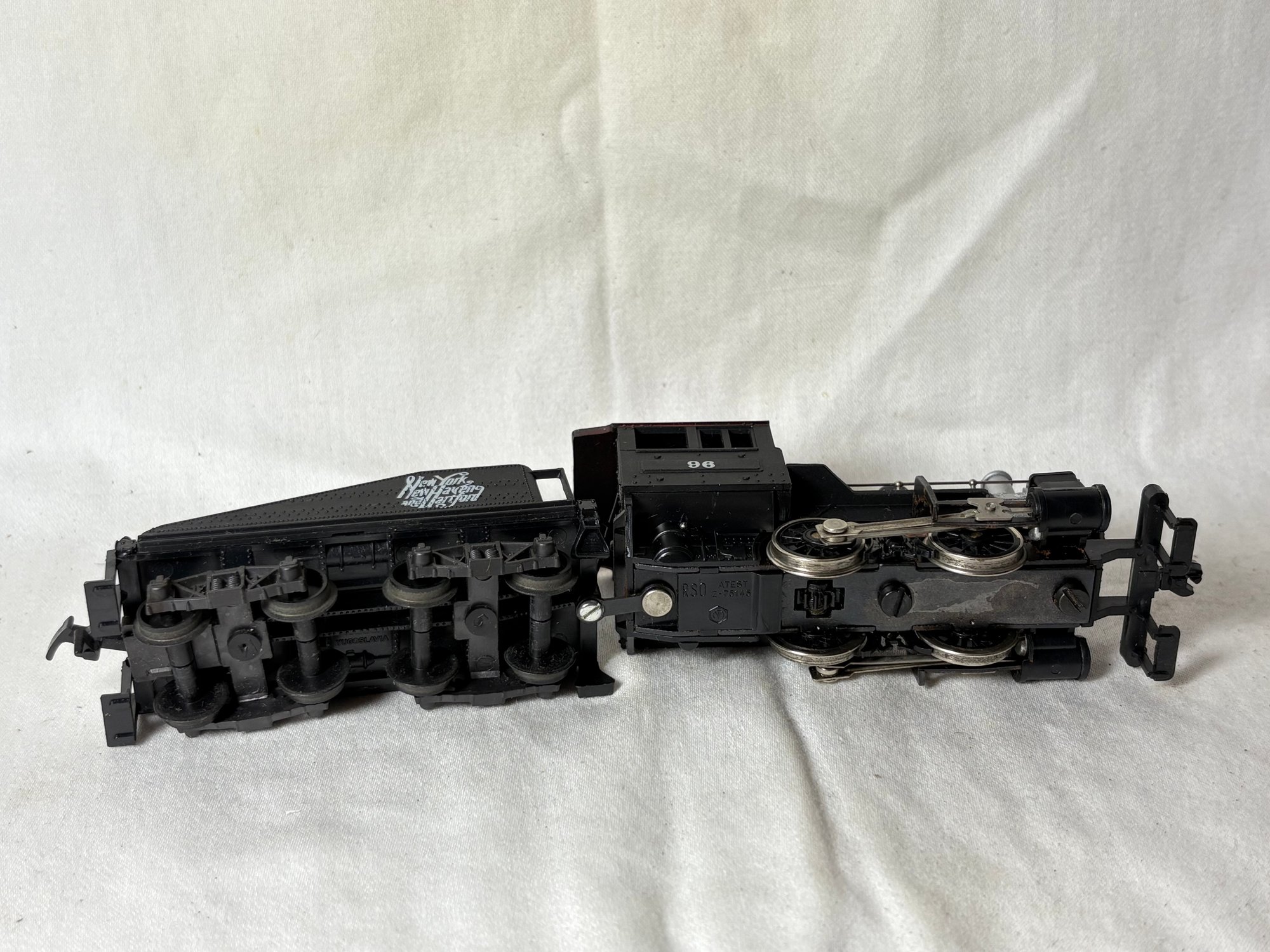 New York, New Haven & Hartford Steam Locomotive & Tender HO Gauge Model ...