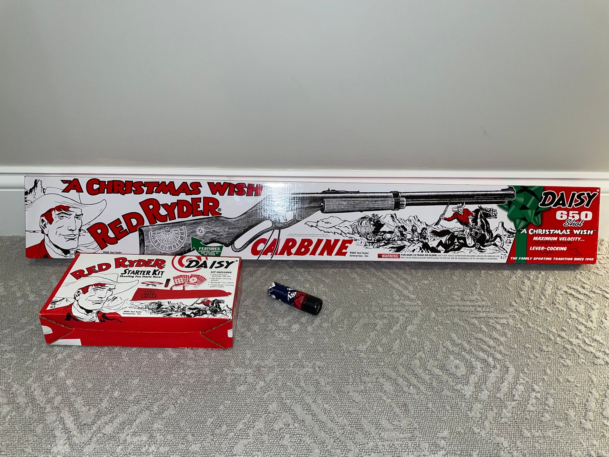 "Red Ryder Carbine" Daisy BB Gun Bundle NEW #33197 | Auctionninja.com