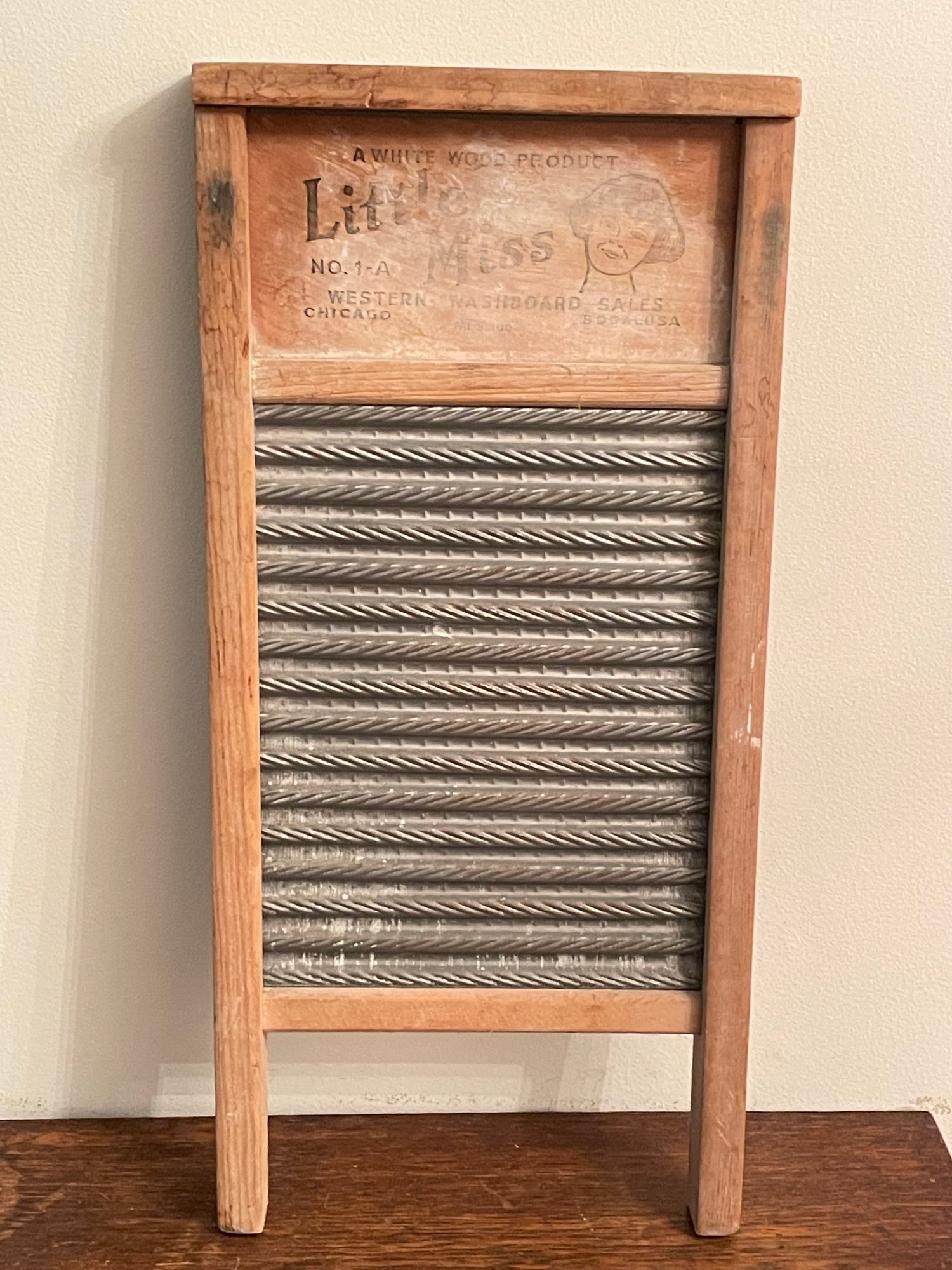 Small "Little Miss" Antique Washboard #22893 | Auctionninja.com