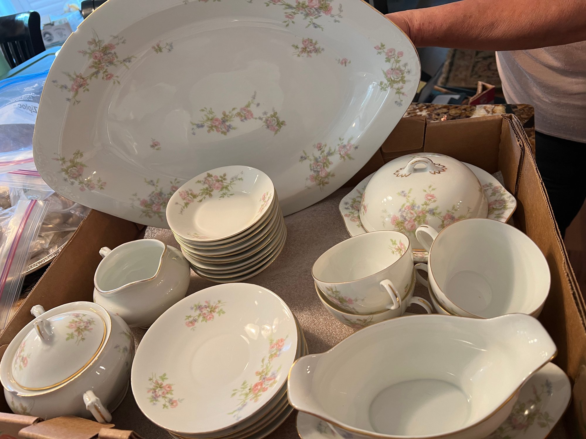 Two Mixed Sets Of Dishes #1719 | Auctionninja.com