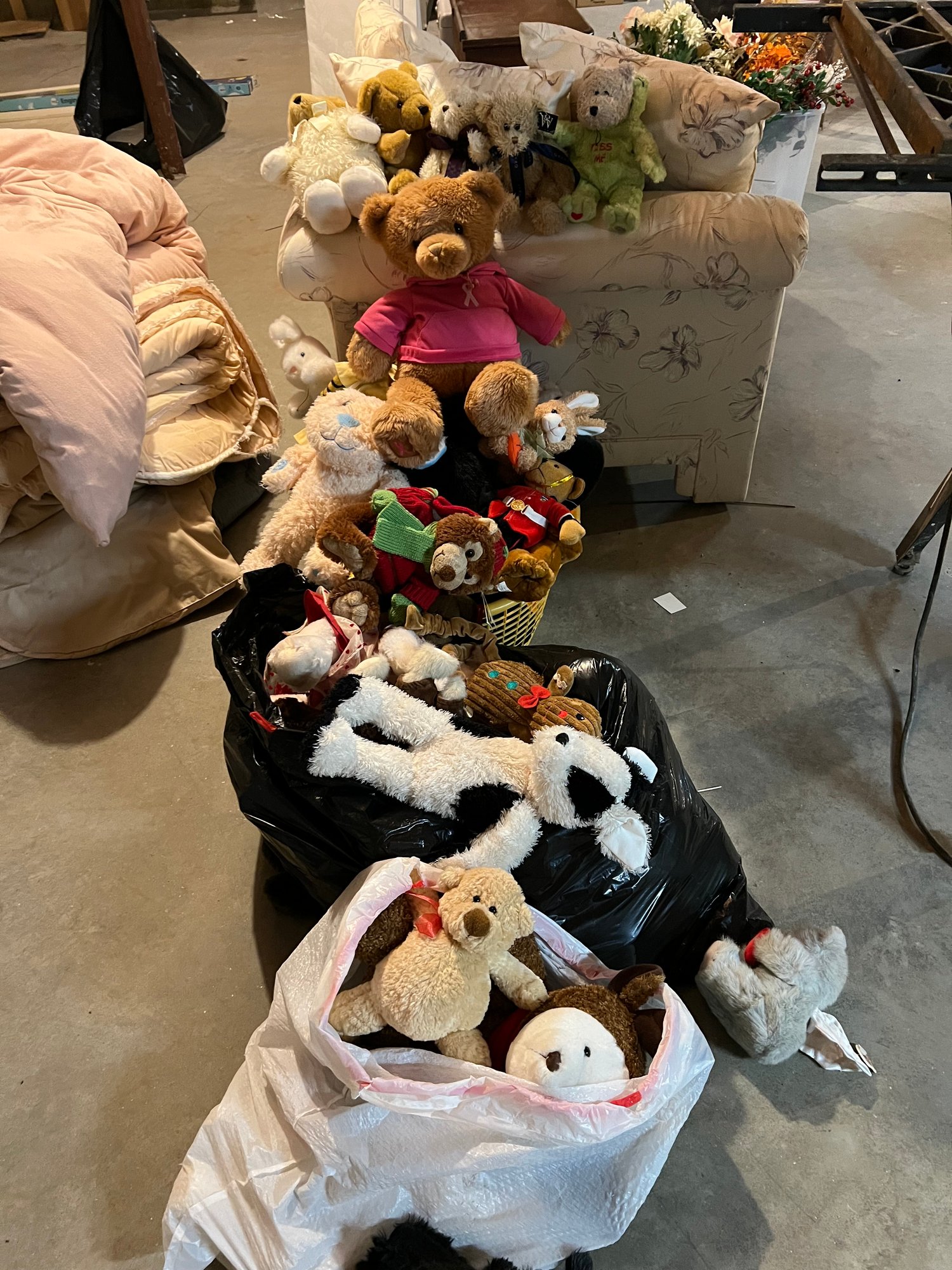 Misc Bags Of Stuffies New & Old #1643 | Auctionninja.com