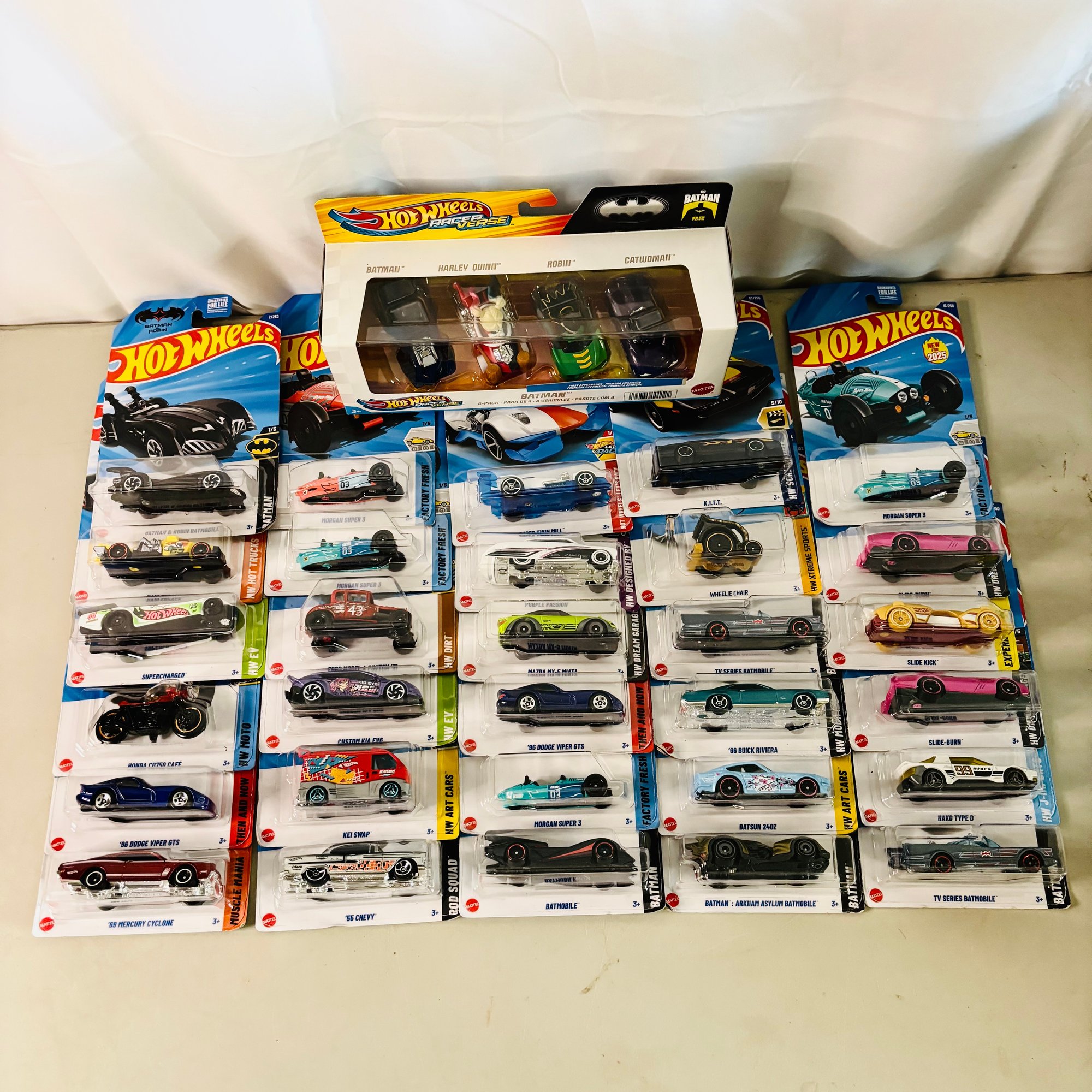 Assorted Hot Wheels Lot (All Unopened!) #4207 | Auctionninja.com