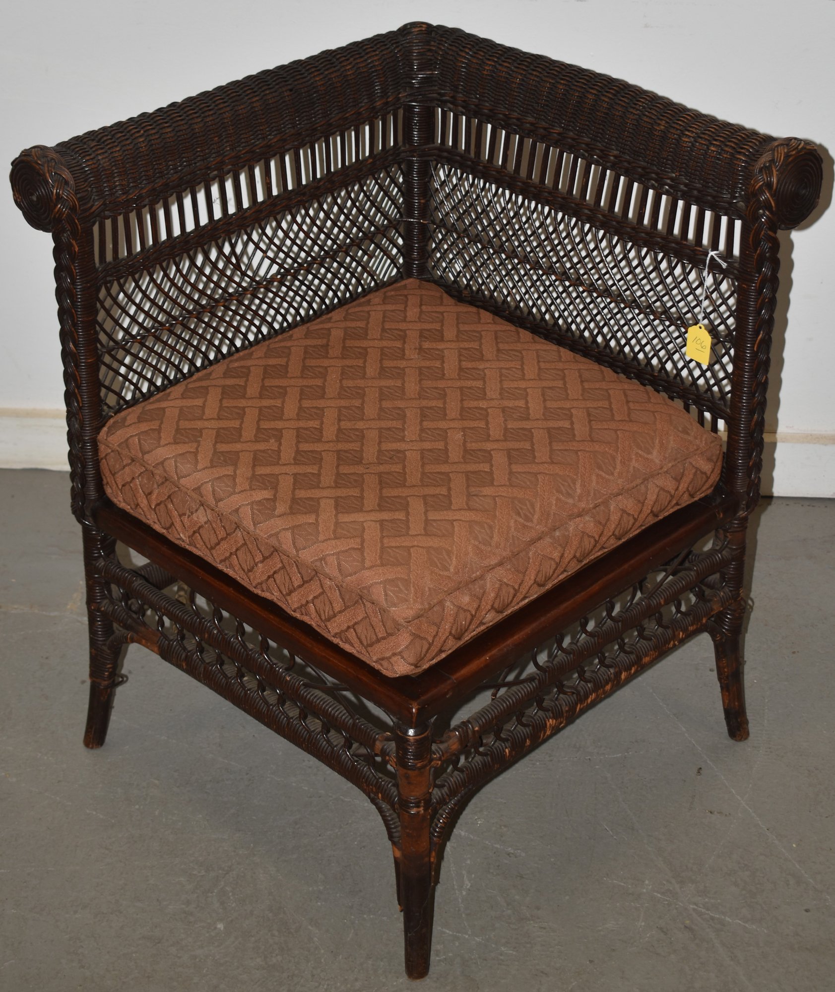 VINTAGE WICKER CORNER CHAIR #7572 | Auctionninja.com