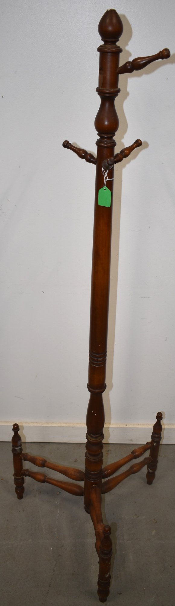 VINTAGE MAPLE HALL TREE #8318 | Auctionninja.com