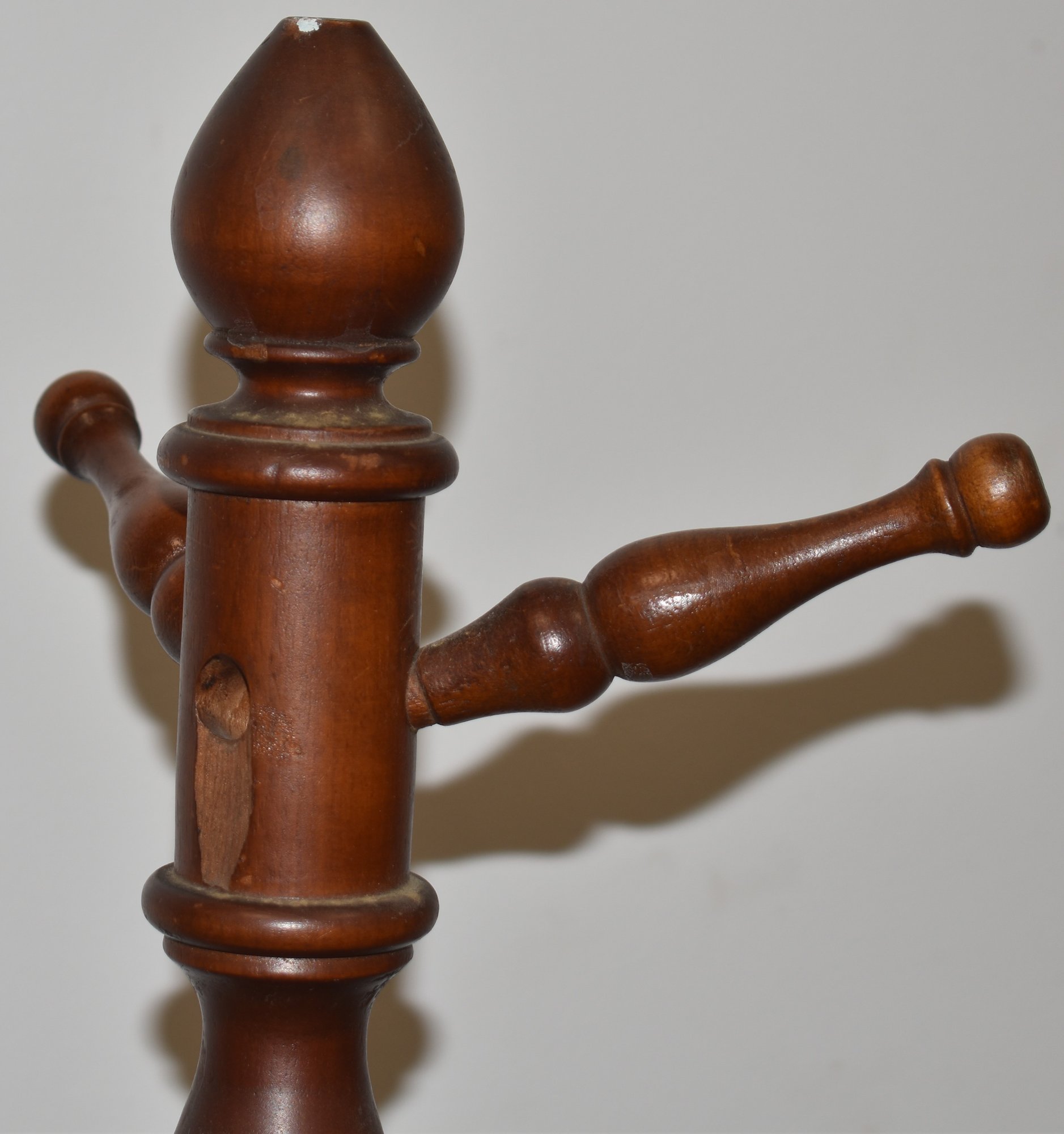 VINTAGE MAPLE HALL TREE #8318 | Auctionninja.com