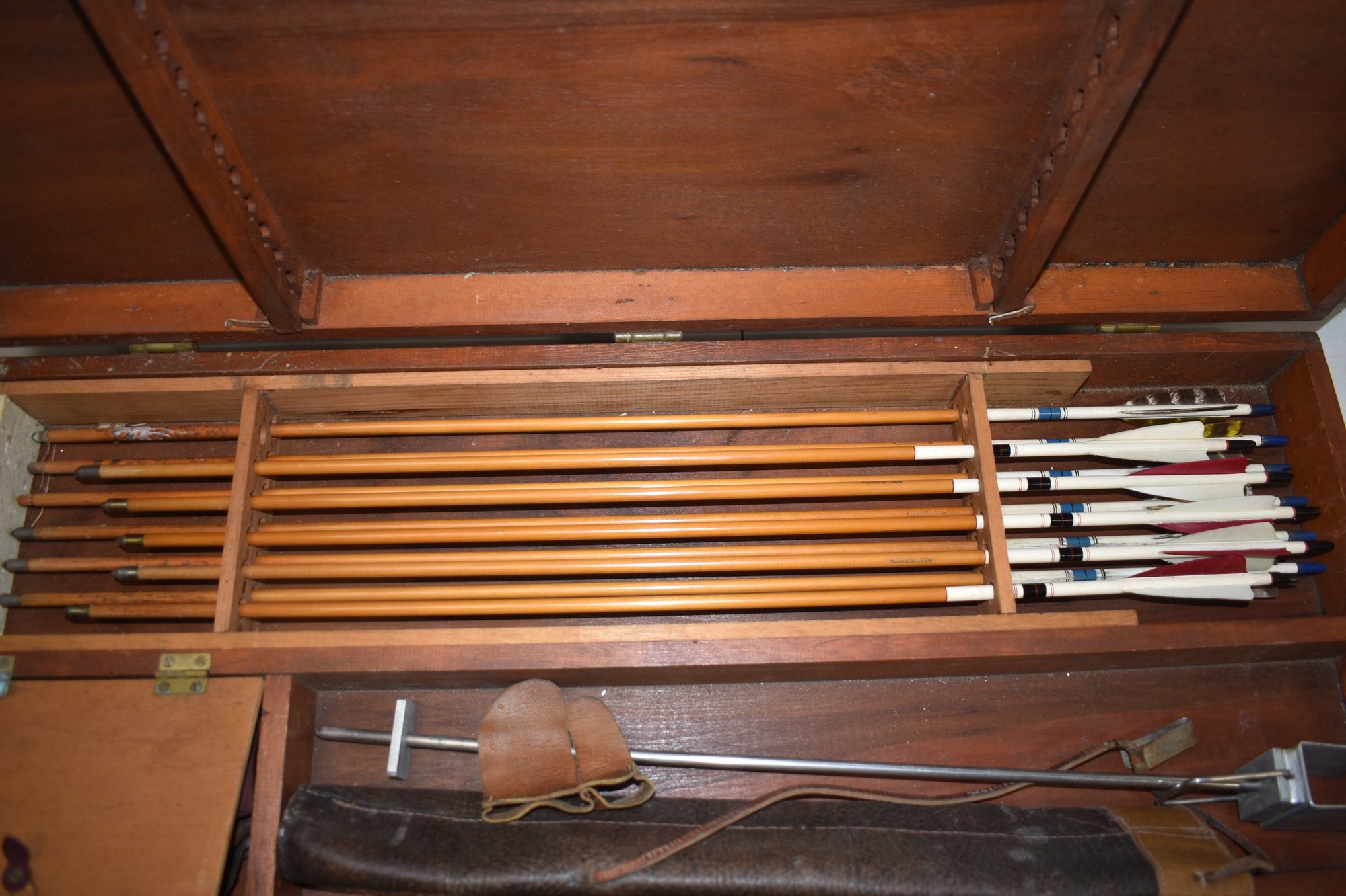ARCHERY CASE W/ ARROWS & ACCESSORIES #7611 | Auctionninja.com
