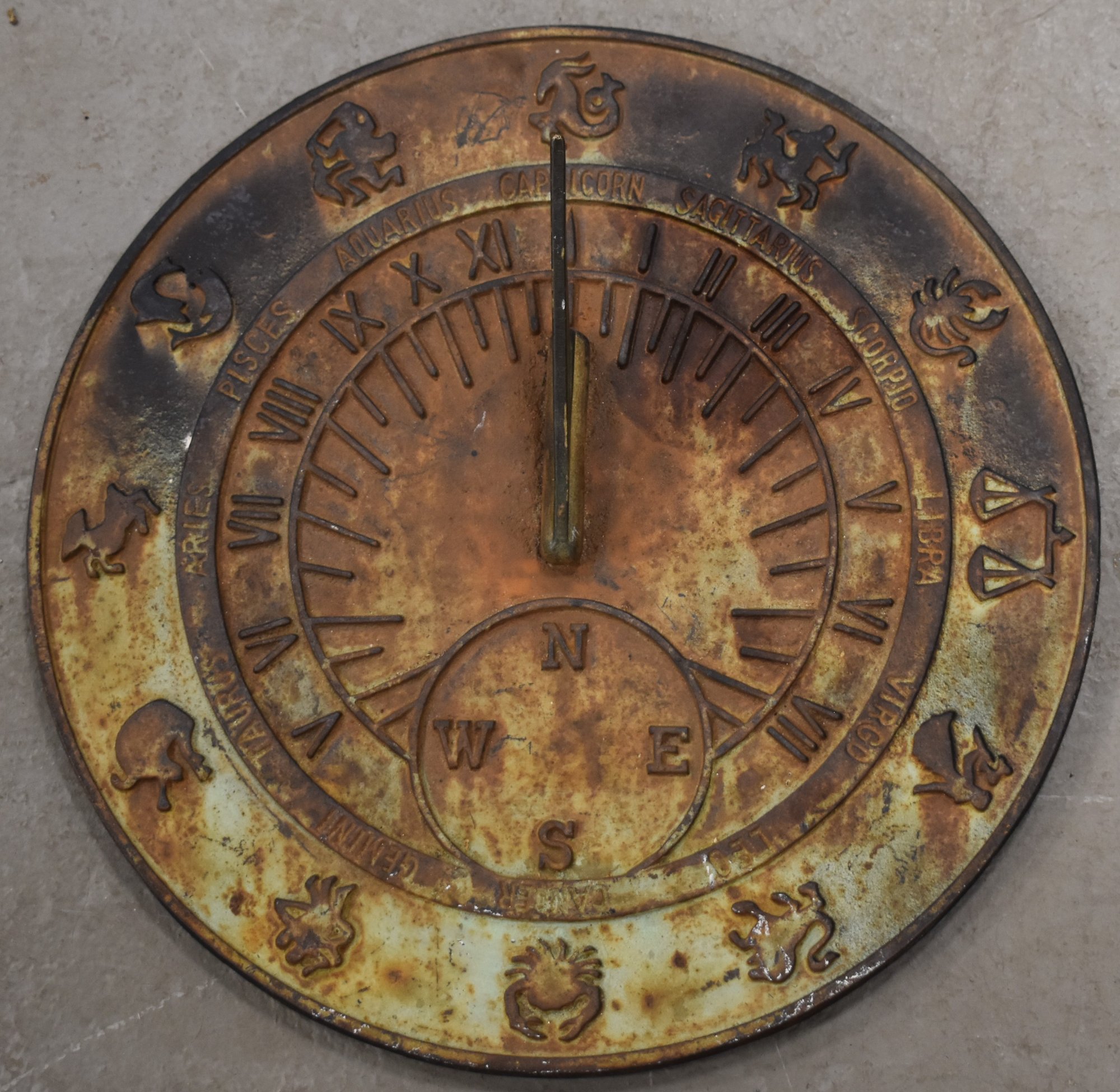 CAST IRON SUN DIAL #5651 | Auctionninja.com