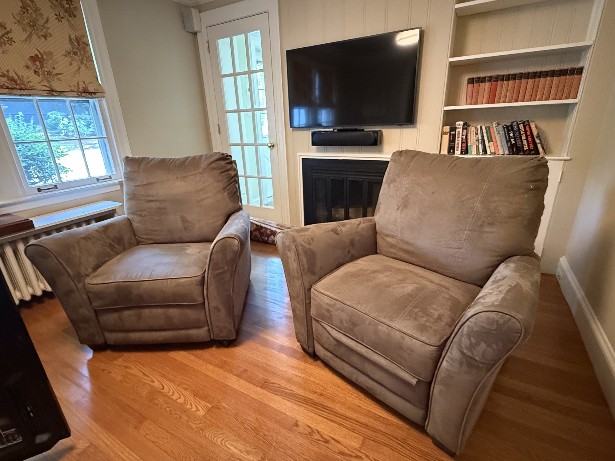 2 Microfiber Recliners In Greige Color #1147 | Auctionninja.com