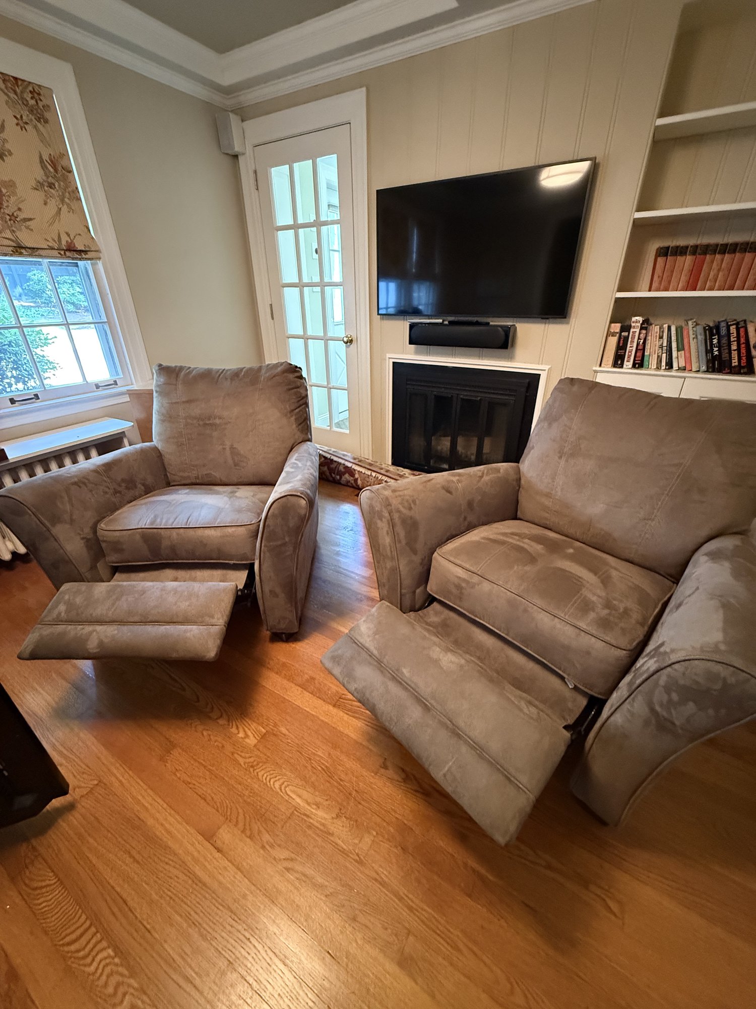 2 Microfiber Recliners In Greige Color #1147 | Auctionninja.com