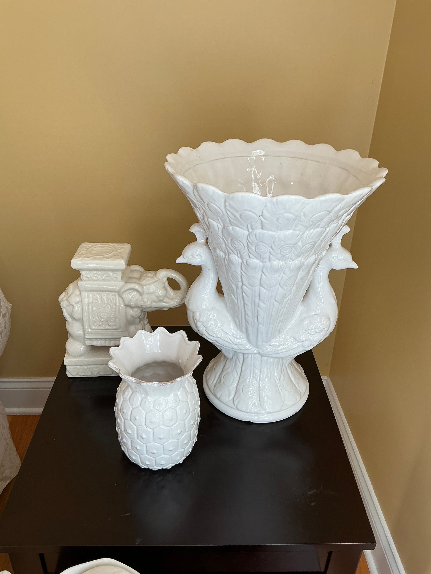 Beautiful Decor In White Including Elephant, Swan And Pineapple #2426 ...