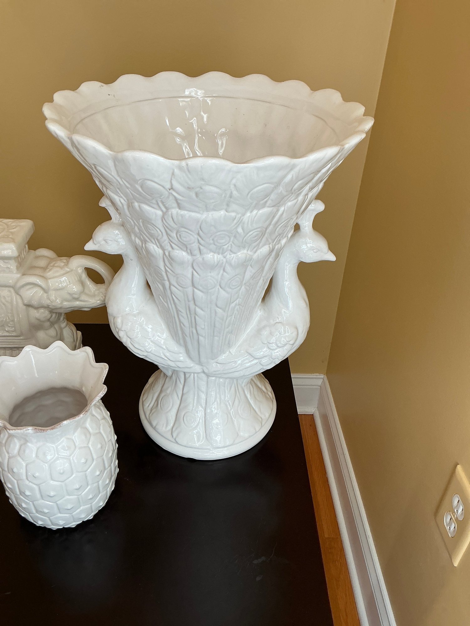 Beautiful Decor In White Including Elephant, Swan And Pineapple #2426 ...
