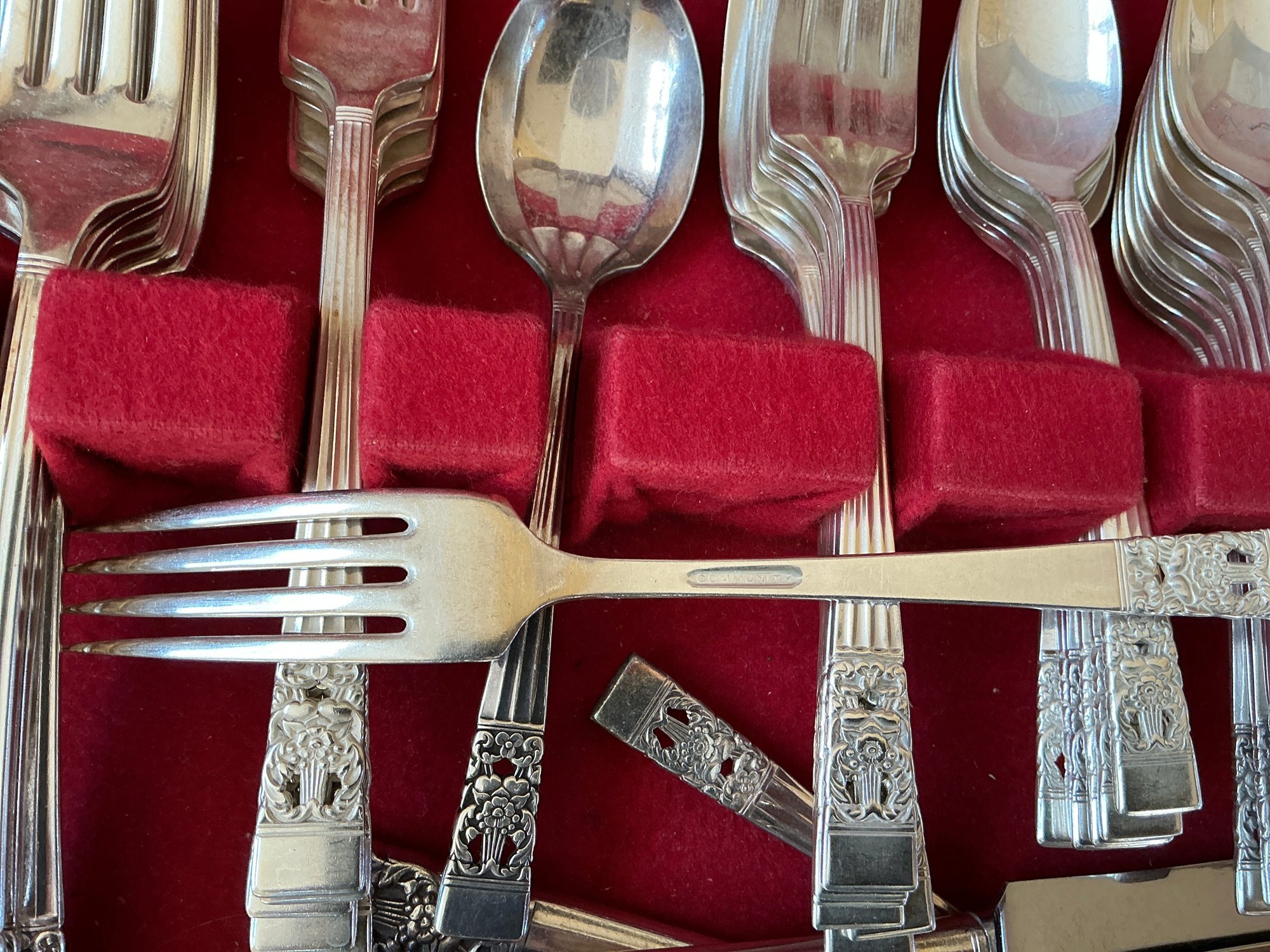 Community Flatware In Box (55 Piece Set) #2433 | Auctionninja.com