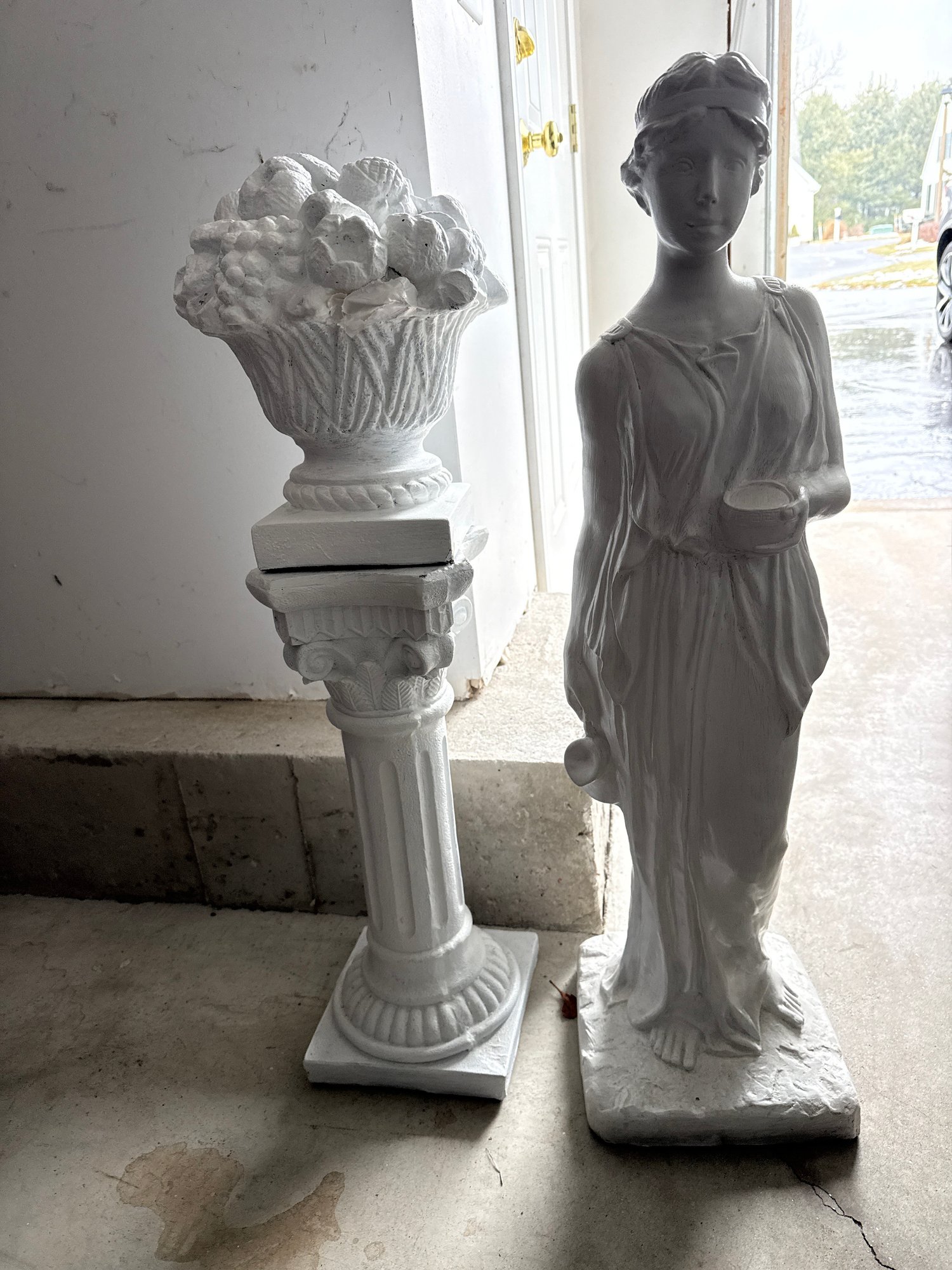 Heavy White Statues And Pedestal #2521 | Auctionninja.com