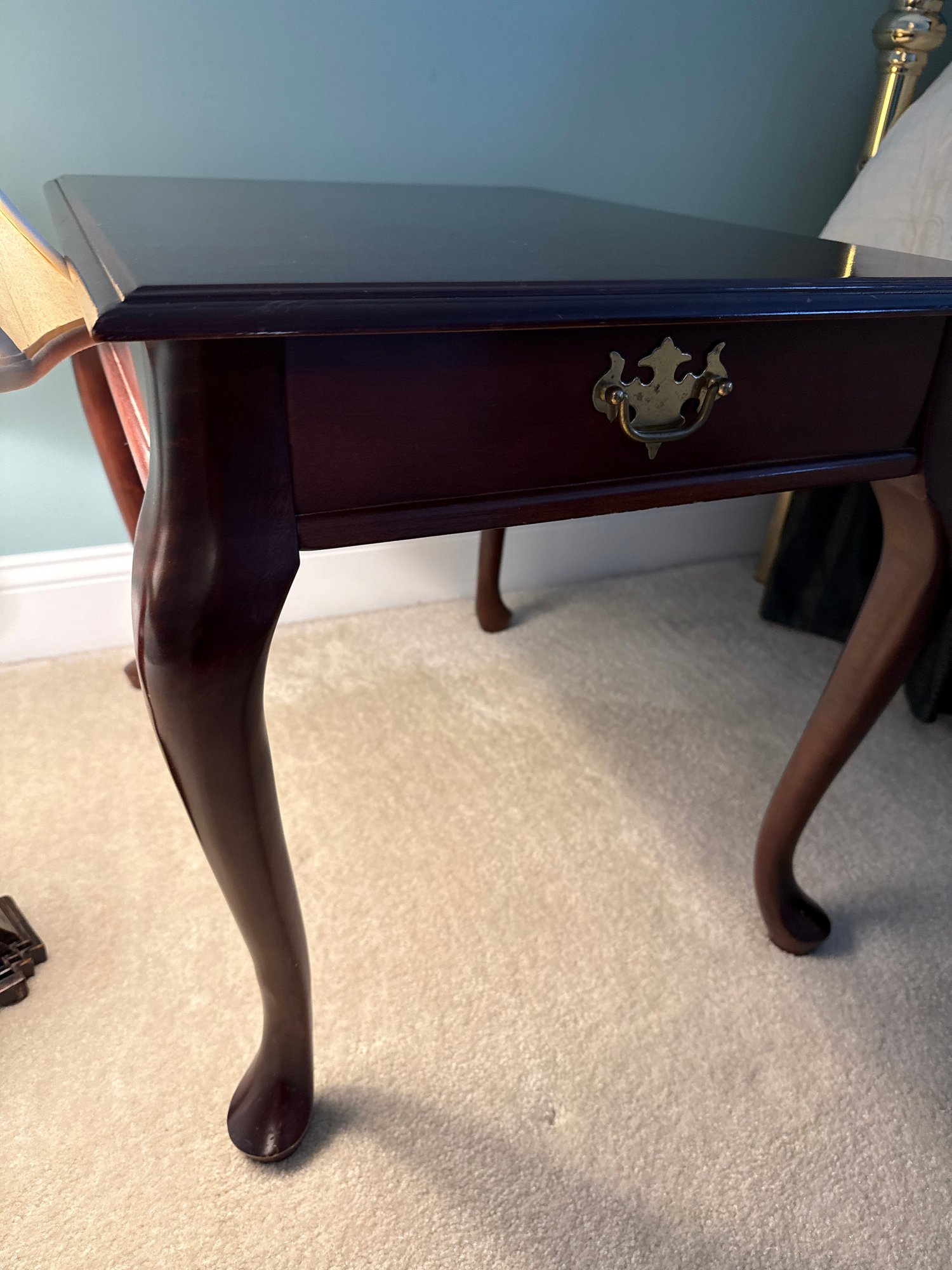 Beautiful Queen Ann Style Wood Side Table #2535 | Auctionninja.com