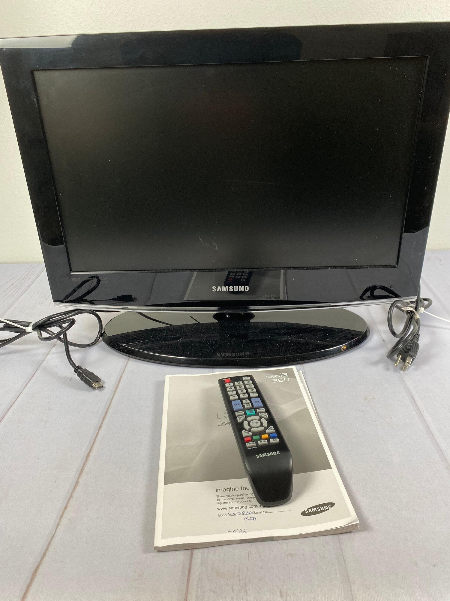 Samsung 21" Or 22" Flat Screen Television Or Computer Monitor With ...