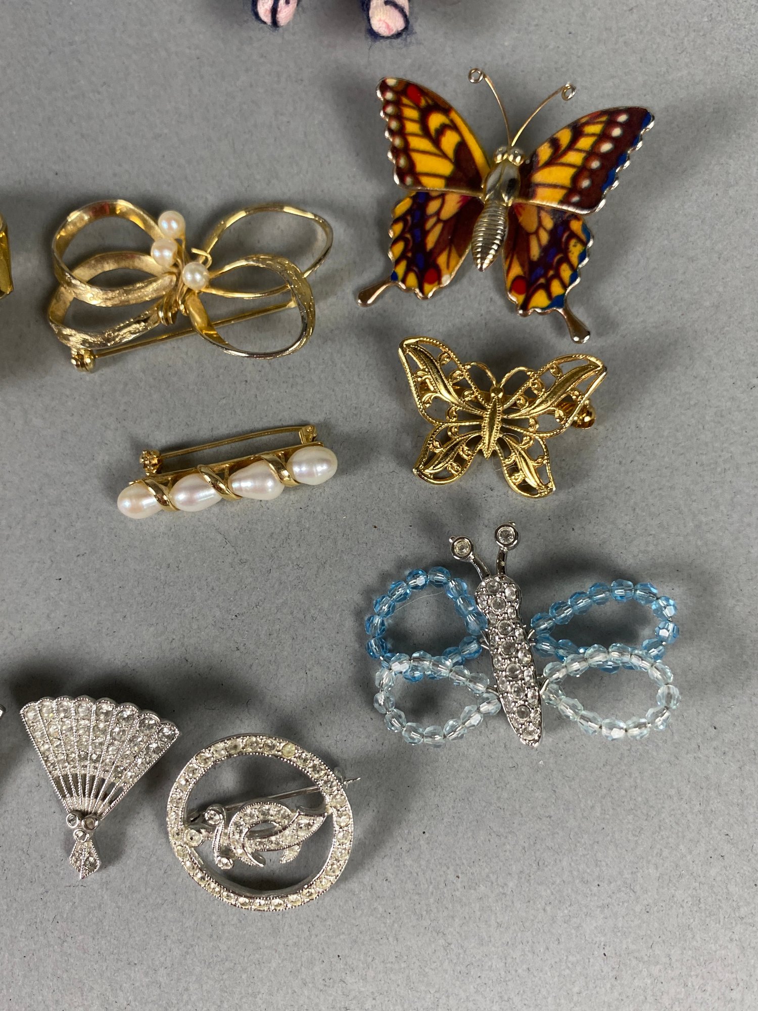 Vintage Pins Or Brooches Including Several Cora Brand Pins With ...
