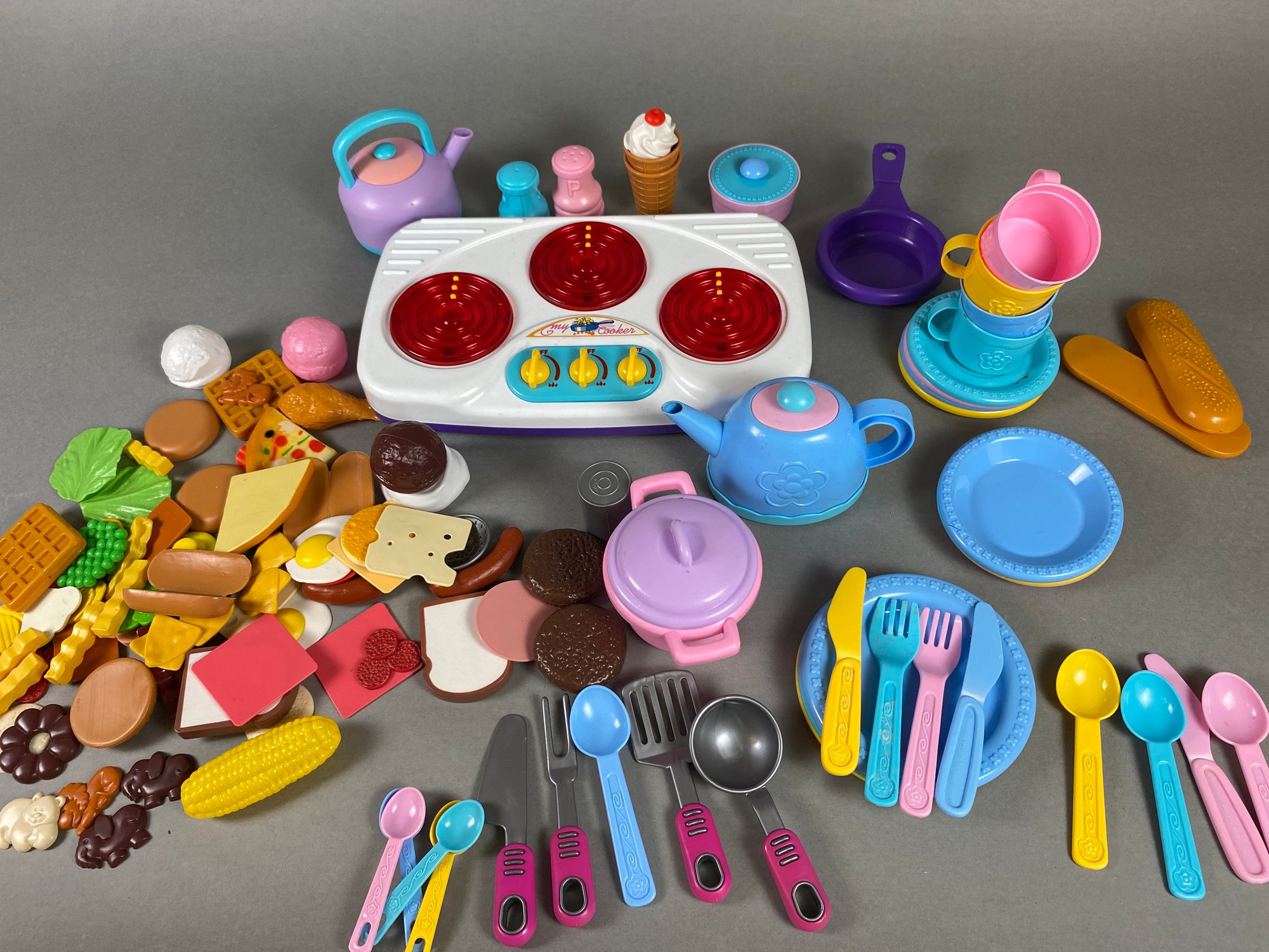 My Cooker Toy Kitchen Cooktop And Lots Of Play Food & Dishes ...
