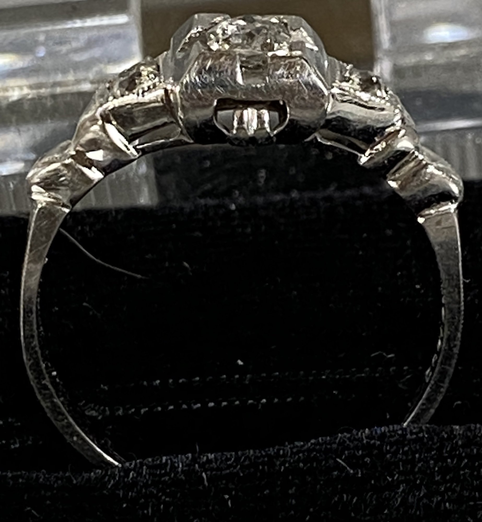Gorgeous 18K Gold Diamond Wedding Engagement Ring With Three Diamonds ...