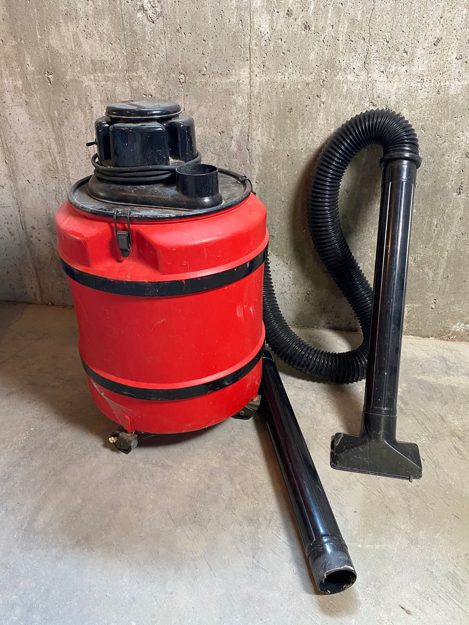 Genie Jet40 Jet Vac Or Shop Vac With Attachements #6661 | Auctionninja.com