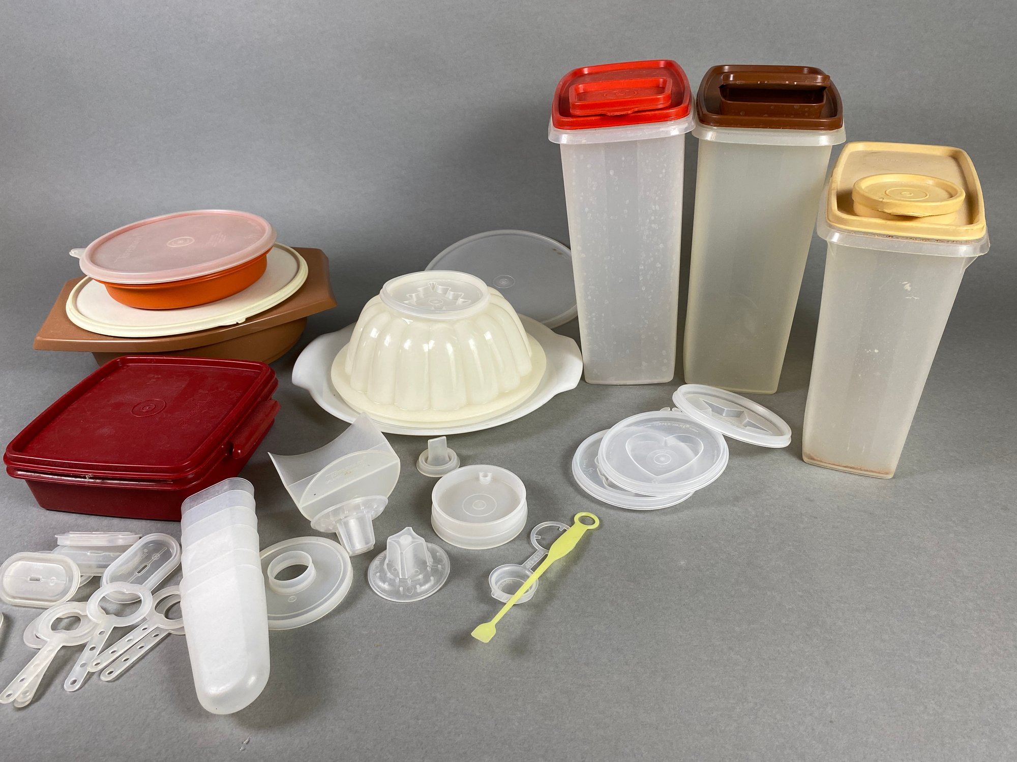 Many Pieces Of Vintage Tupperware Including A Jell-O Mold, Cereal ...