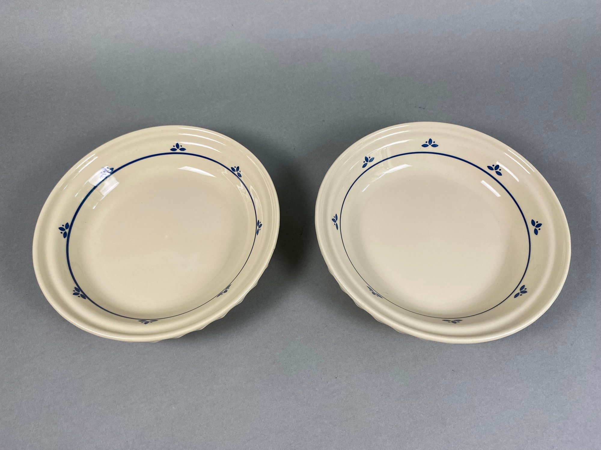 Pair Of Pie Plates By Roseville Ohio In The Friendship Ivory And Blue ...