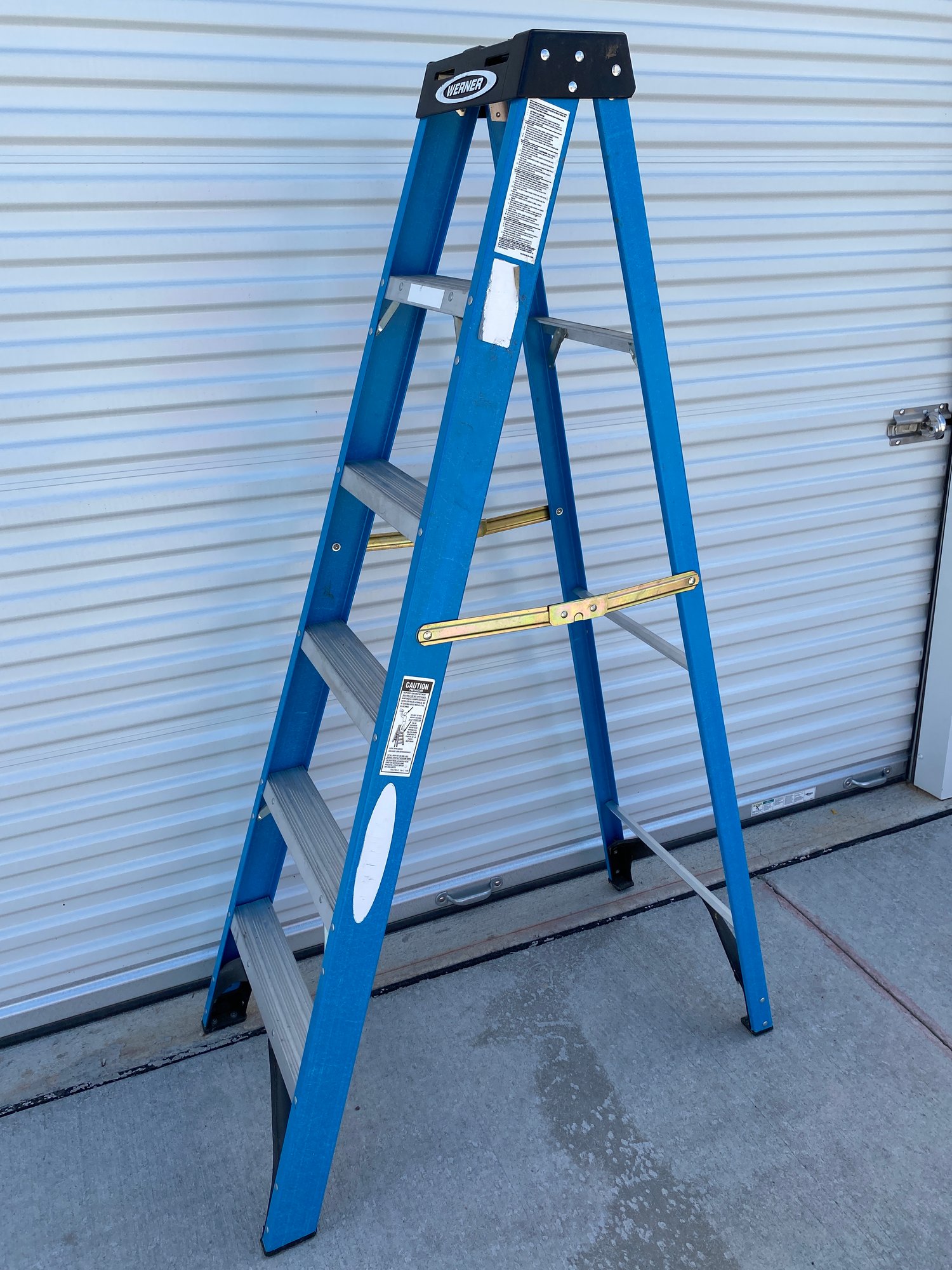 Werner 6-foot Fiberglass Step Ladder, Model FS106 #7101 | Auctionninja.com