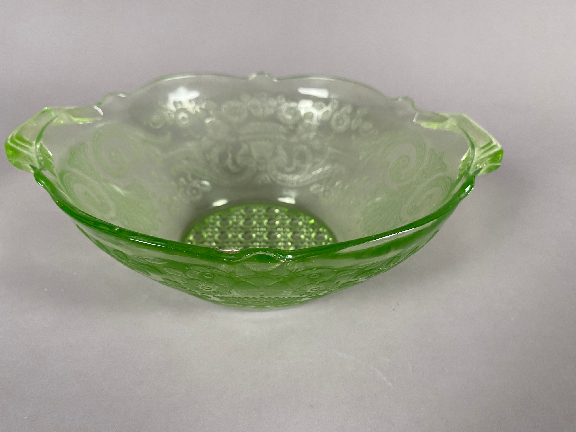Green Depression Glass Bowl #2521 | Auctionninja.com