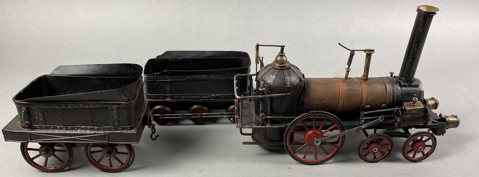 Fantastic Tin Toy Steam Train Model With Two Cars #7745 | Auctionninja.com