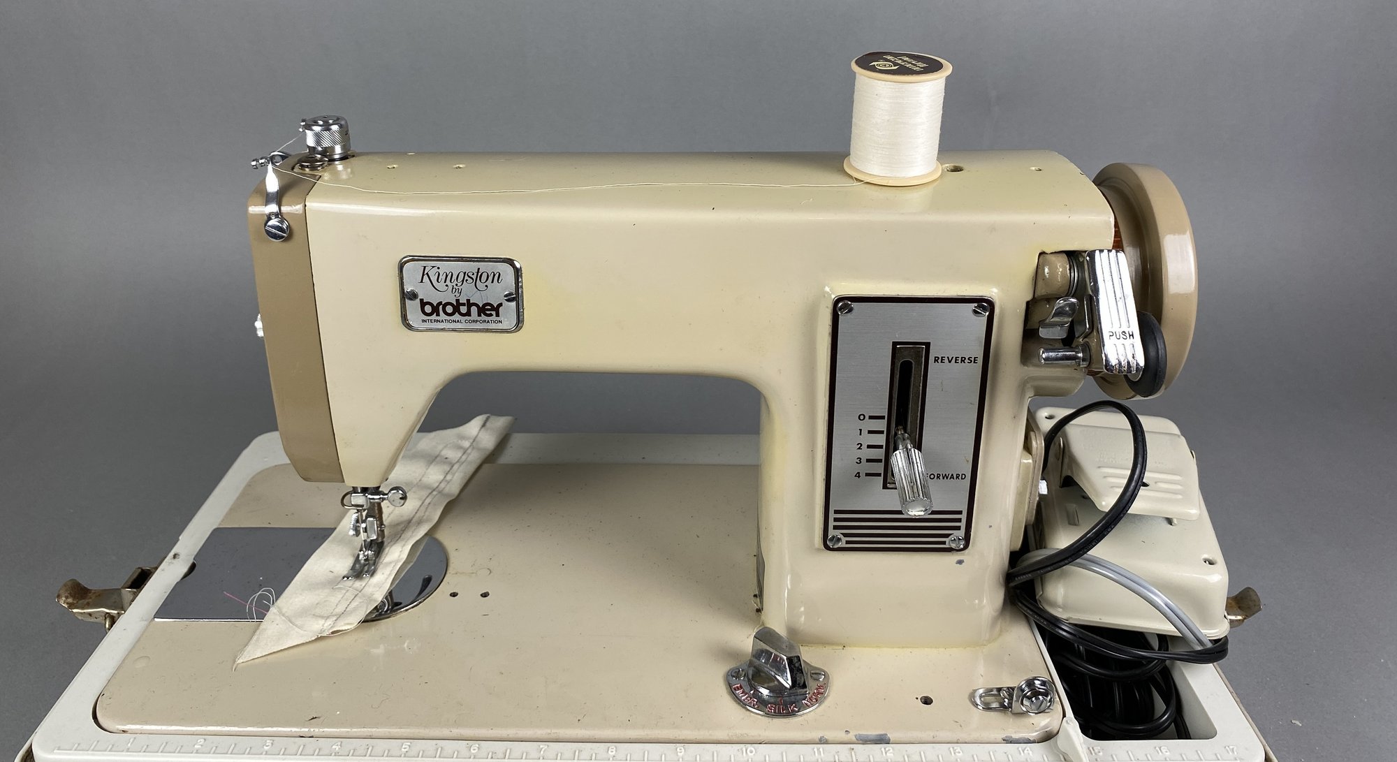 Vintage Kingston By Brother Sewing Machine In Hard Plastic Carrying ...
