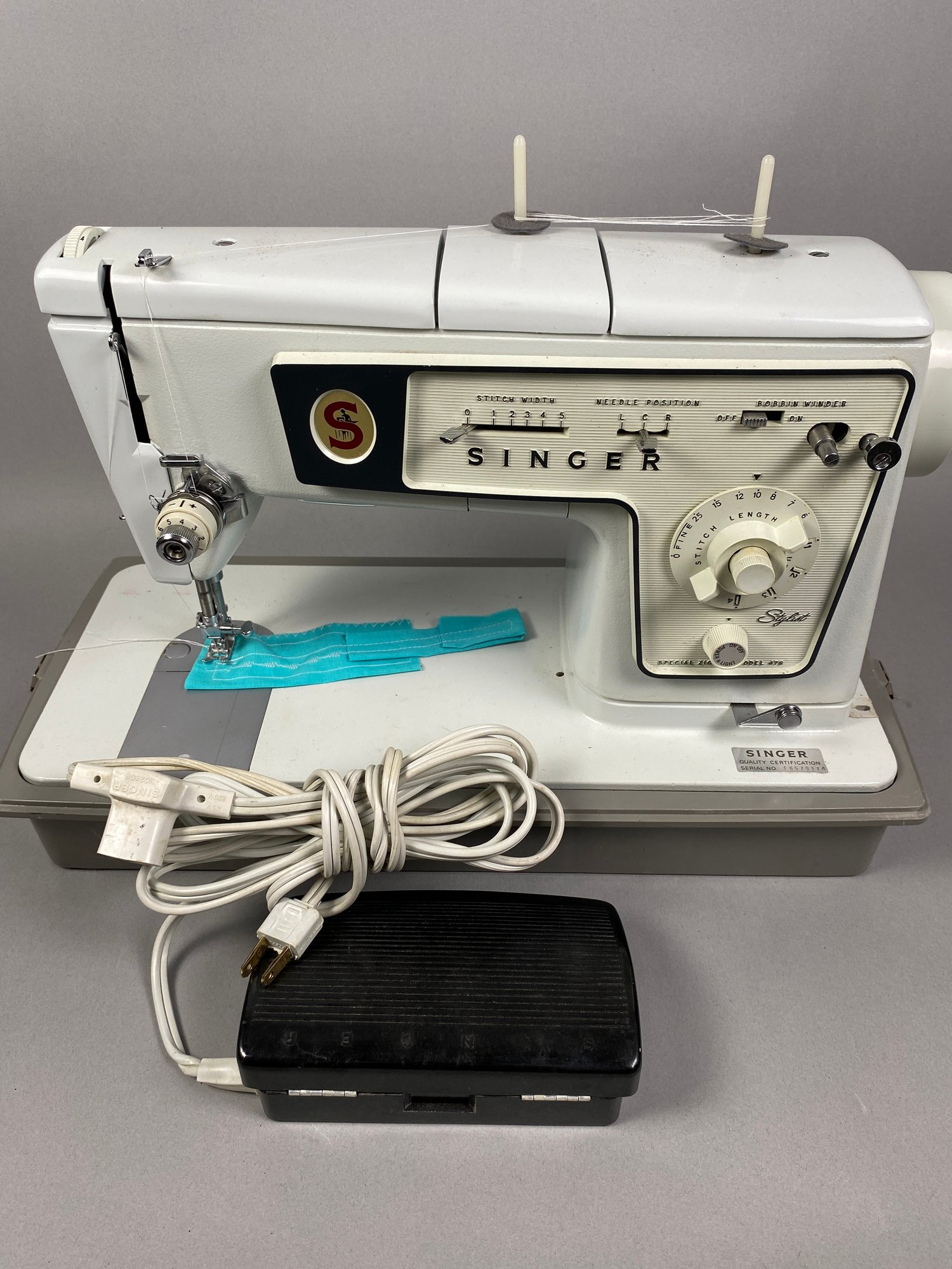 Singer Stylist Zig Zag Sewing Machine With Manual & Accessories, Model ...