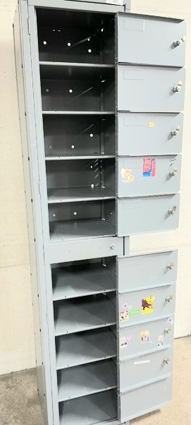 Metal Multi Locker #3955 | Auctionninja.com