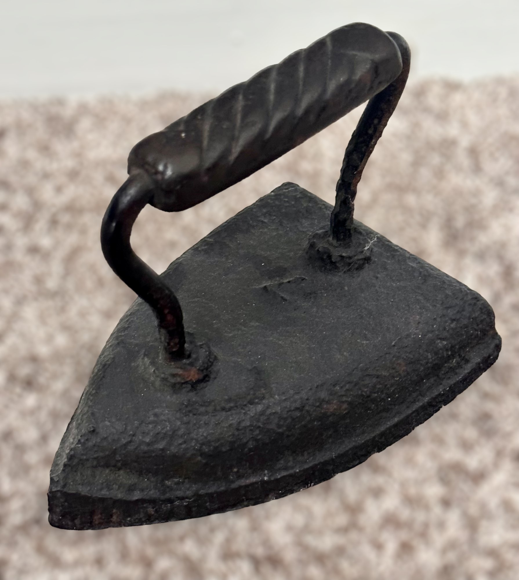 Antique Cast Iron Iron #11638 | Auctionninja.com