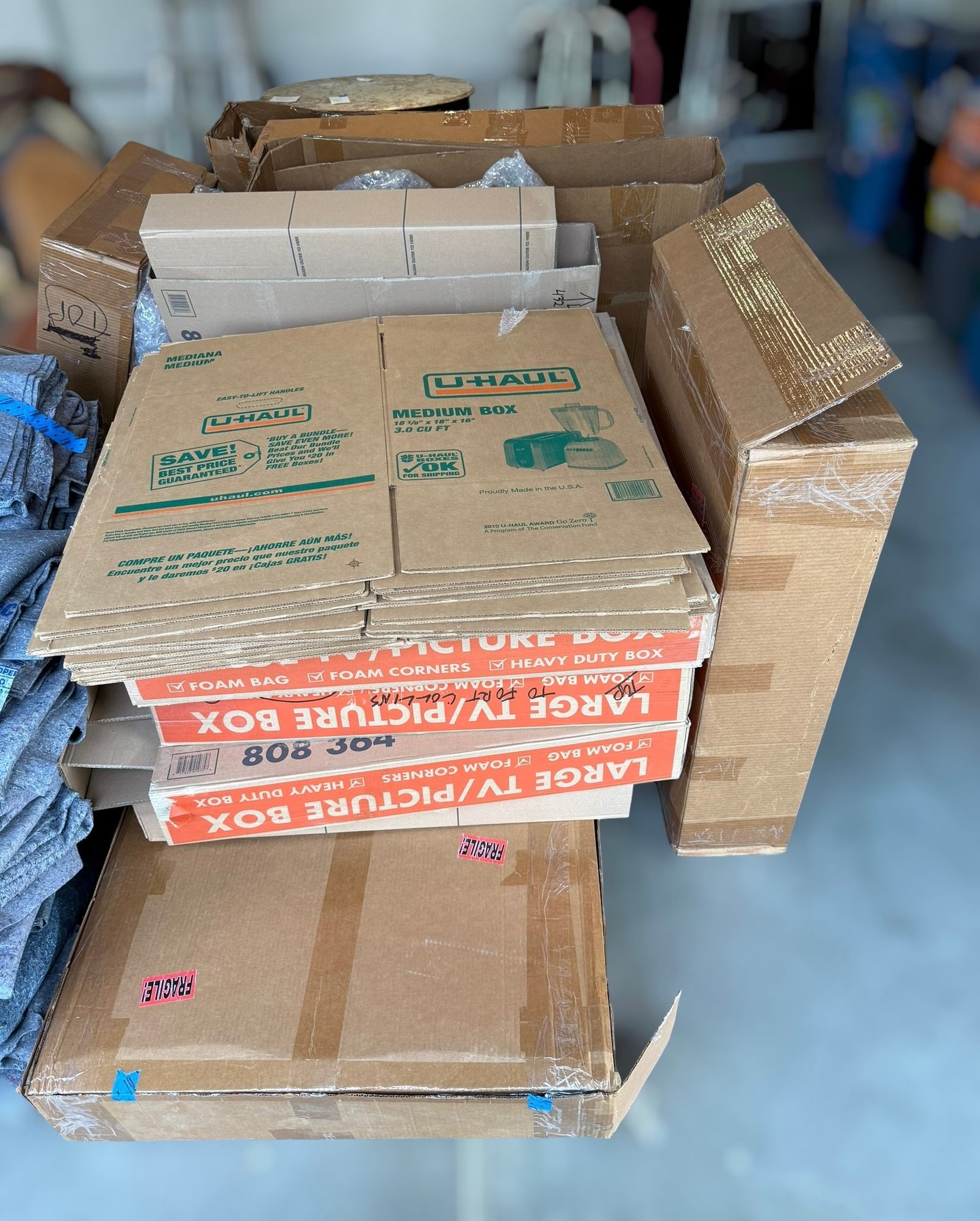 Assortment Of Heavy-Duty Large TV And Picture Moving Boxes #37514 ...