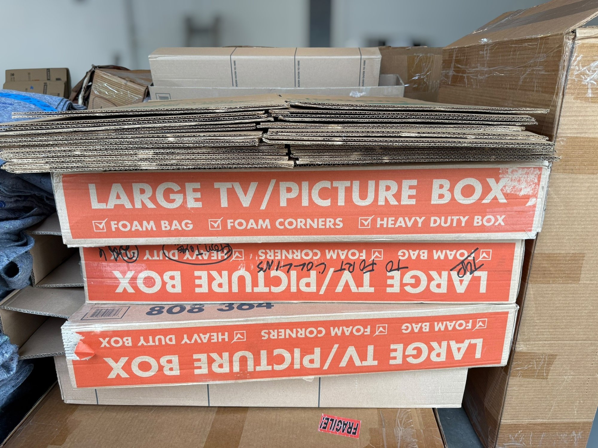 Assortment Of Heavy-Duty Large TV And Picture Moving Boxes #37514 ...