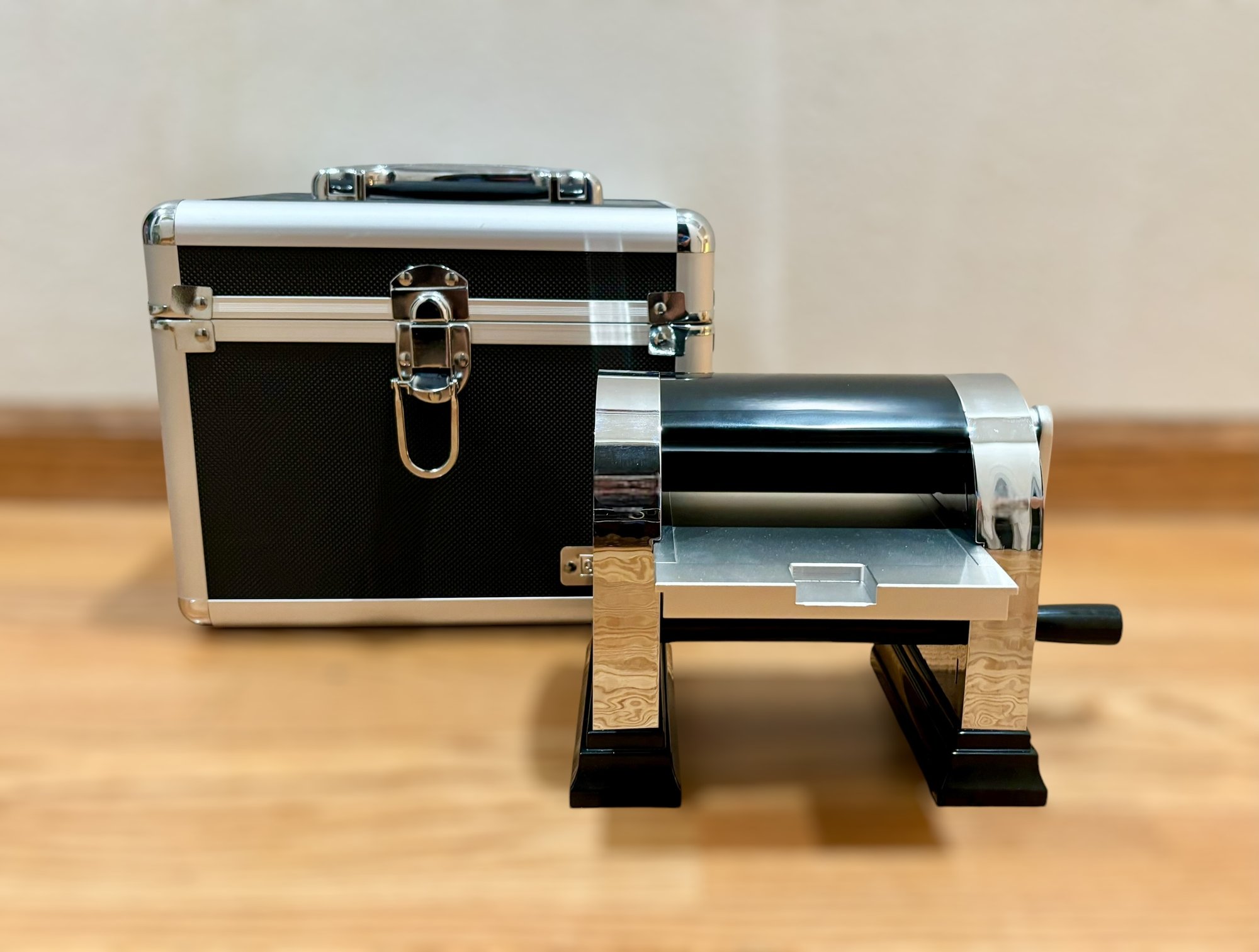 QuicKutz Revolution Tabletop Die-cutting Machine W/ Carrying Case ...