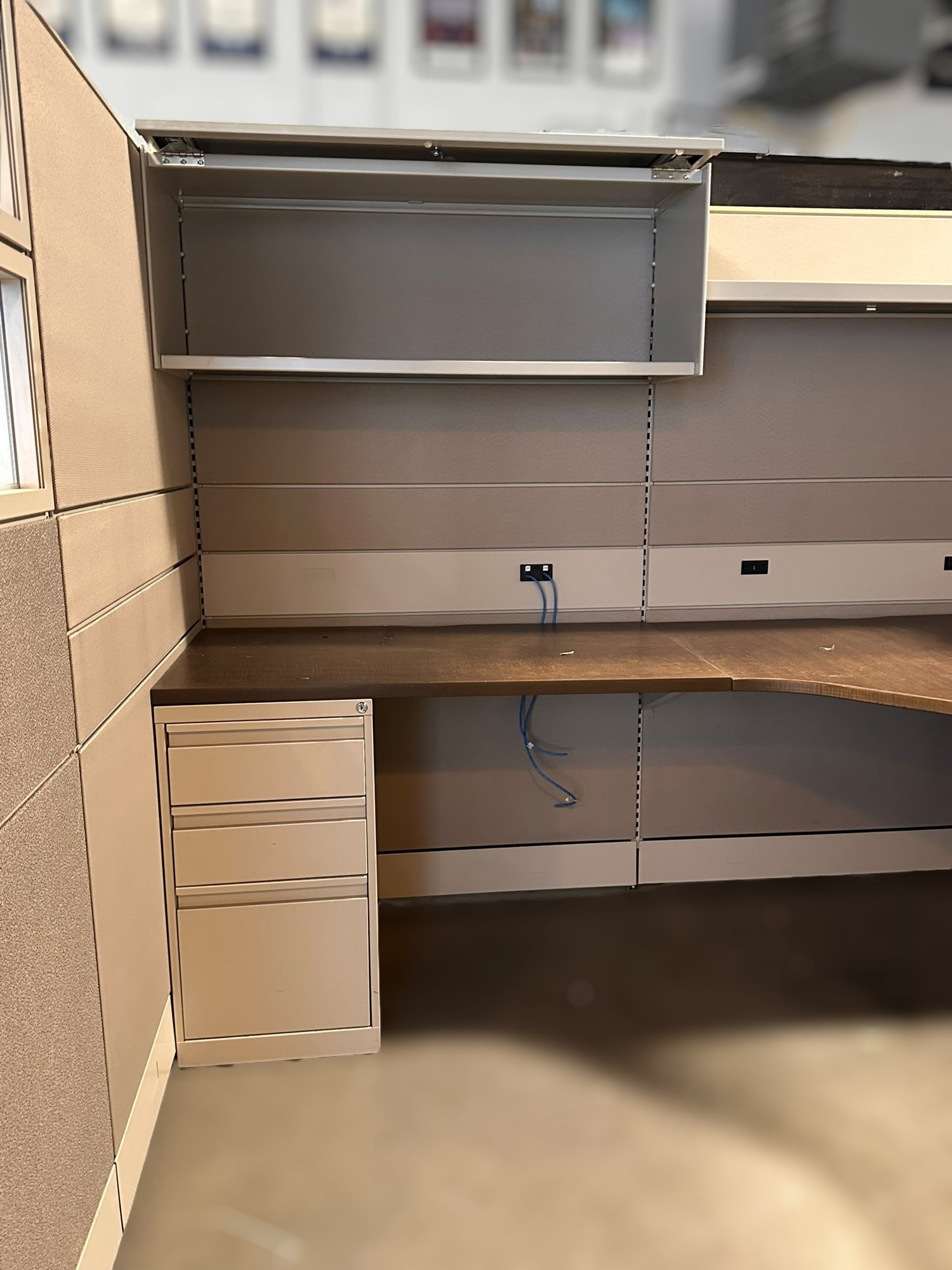 Office Cubicle Set Up W/ 8 Cubicles And Extra Parts #12159 ...