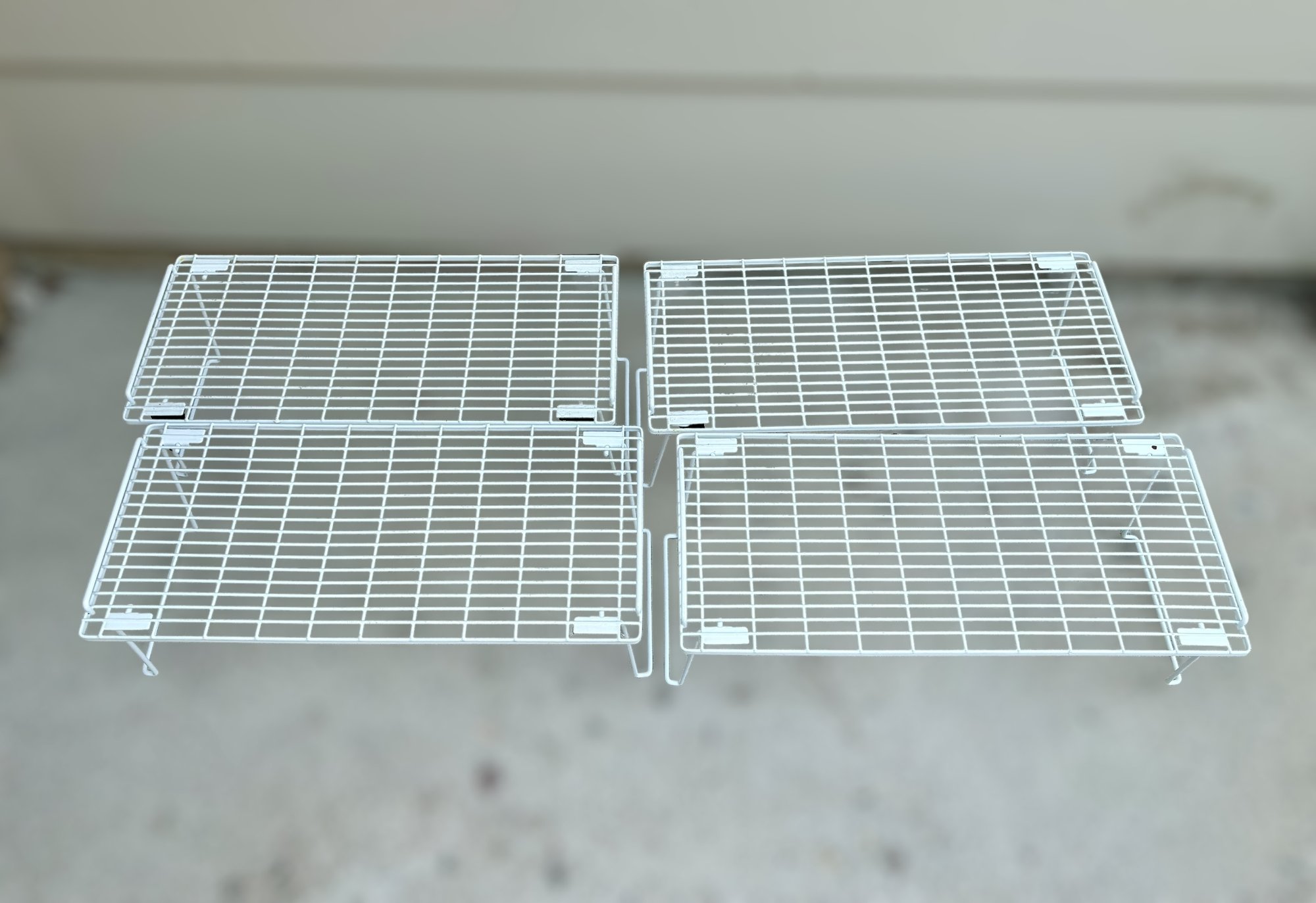 Set Of Small Stackable White Wire Shelving Racks - Lot Of 4 #12979 ...