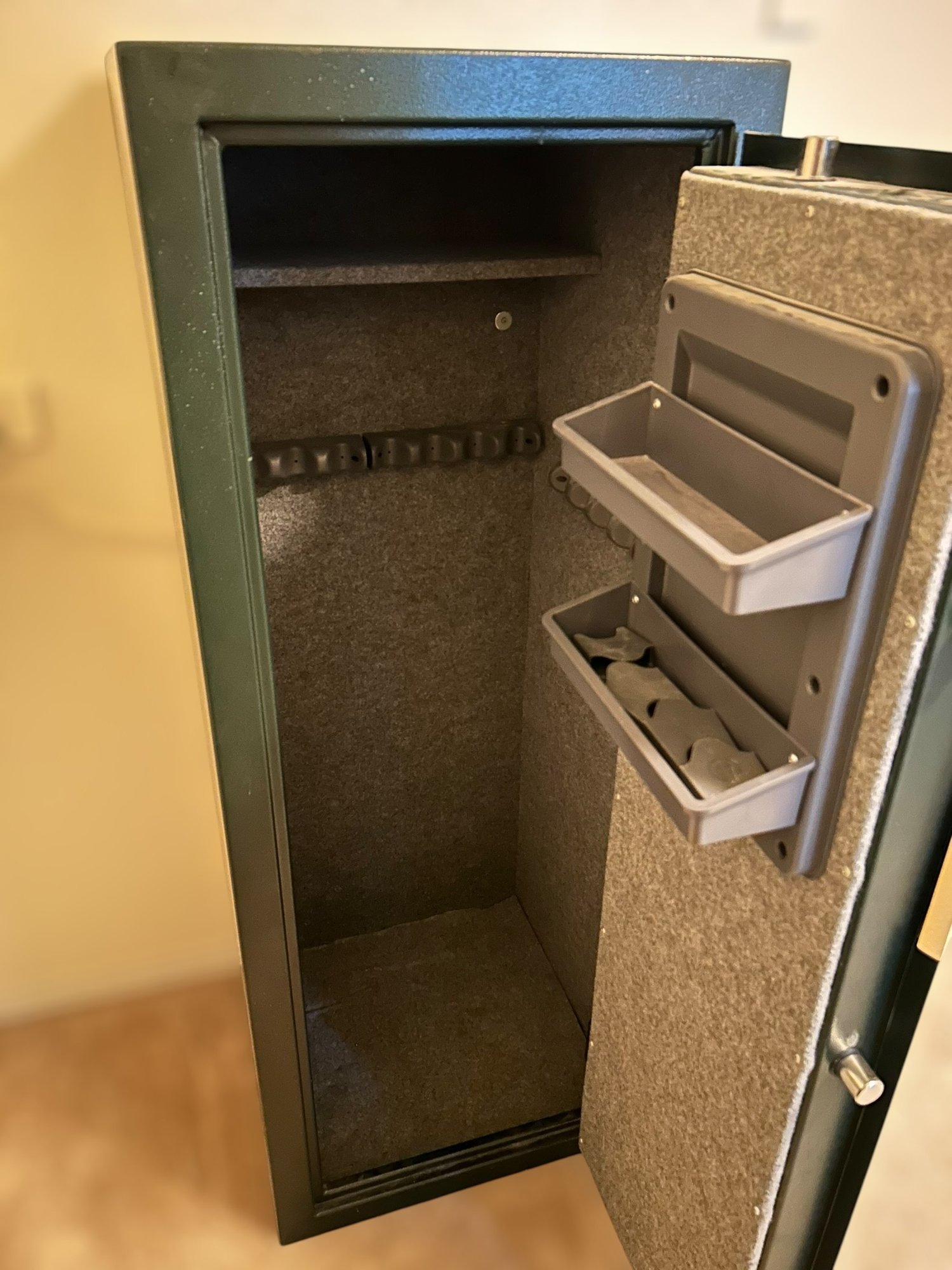 Stack On Security Plus 16 Gun All Steel Gun Safe #30232 | Auctionninja.com