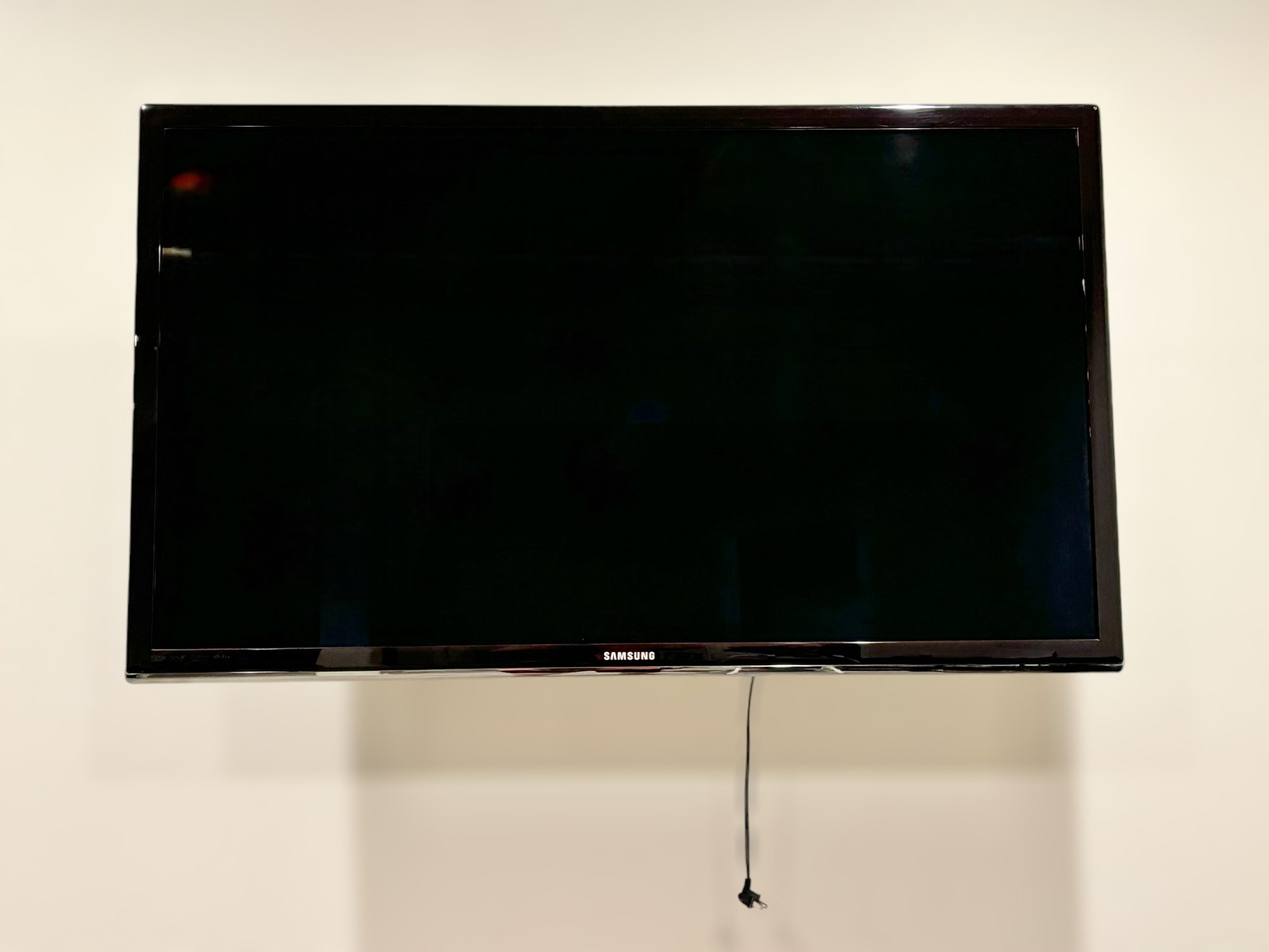 Samsung 55 Inch TV Model UN55C7000WF W/ Remote & Sanus Systems TV Mount ...