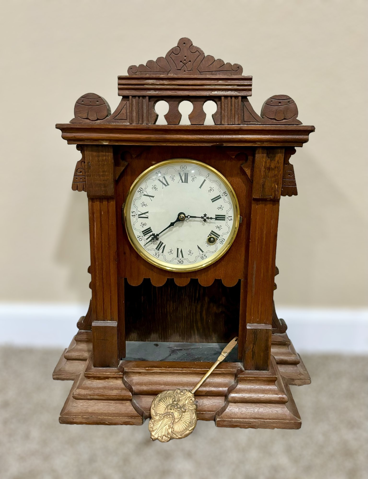 Beautiful Vintage Wooden Pendulum Mantel Clock #14209 | Auctionninja.com