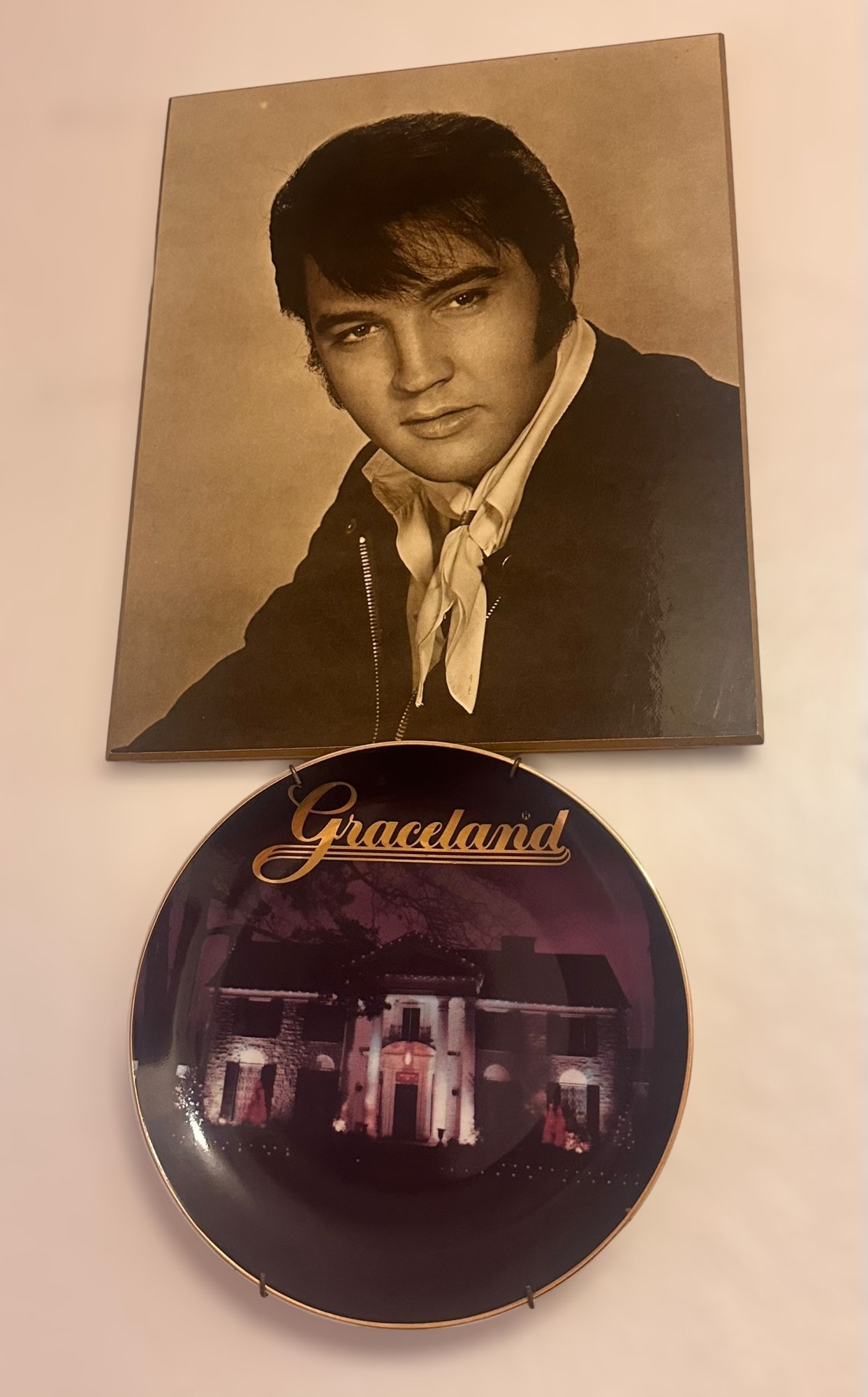 Elvis Presley Graceland Plate And Wall Decor #14445 | Auctionninja.com