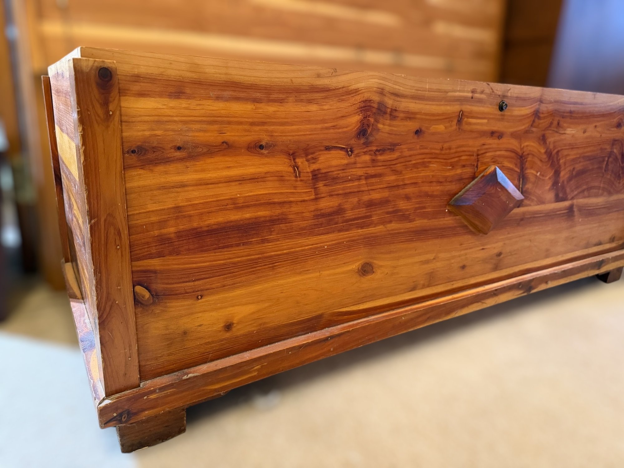 Large Locking Retro Cedar Chest W/ Front Diamond Embelishment #31623 ...